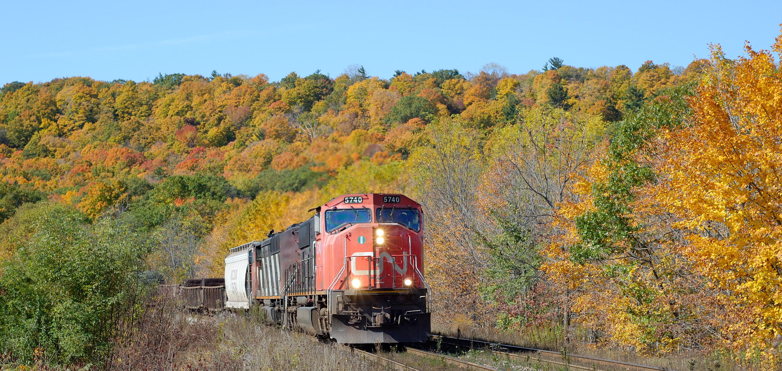 Railpictures.ca - Stephen C. Host Photo: CN Eastbound @ Dundas hill | Railpictures.ca – Canadian ...