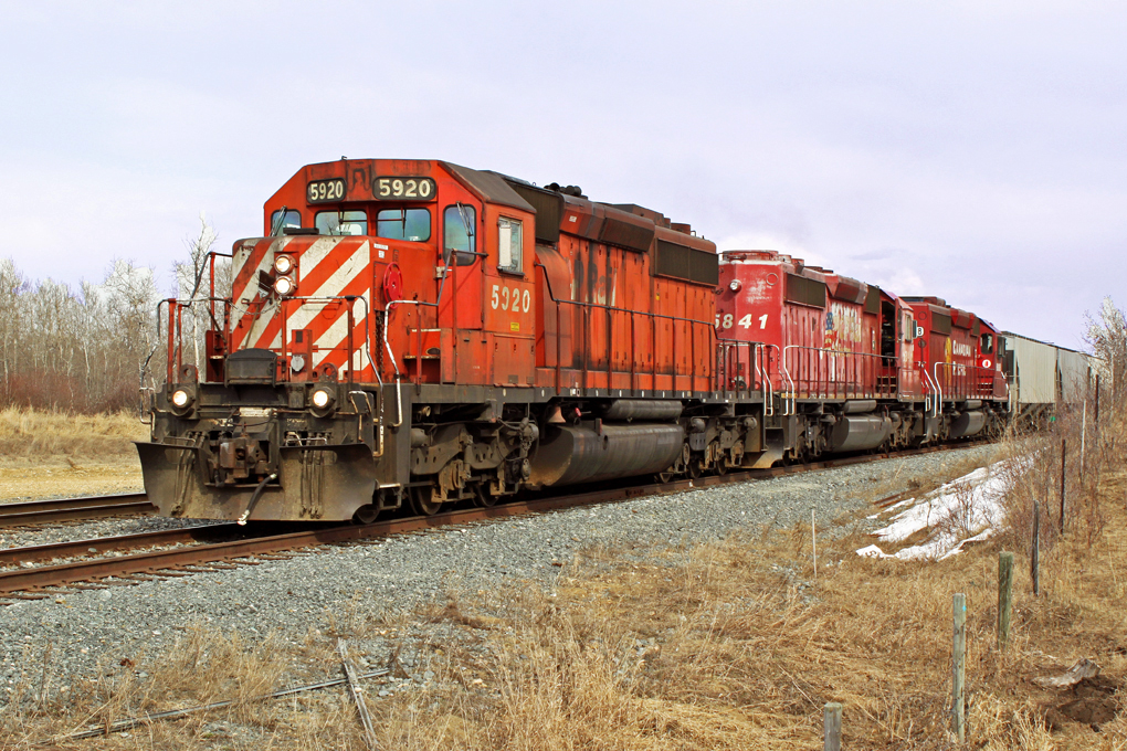 Railpictures.ca - Colin Arnot Photo: CP SD40-2\’s 5920, 5841 and 6608 build their train in CP\’s ...