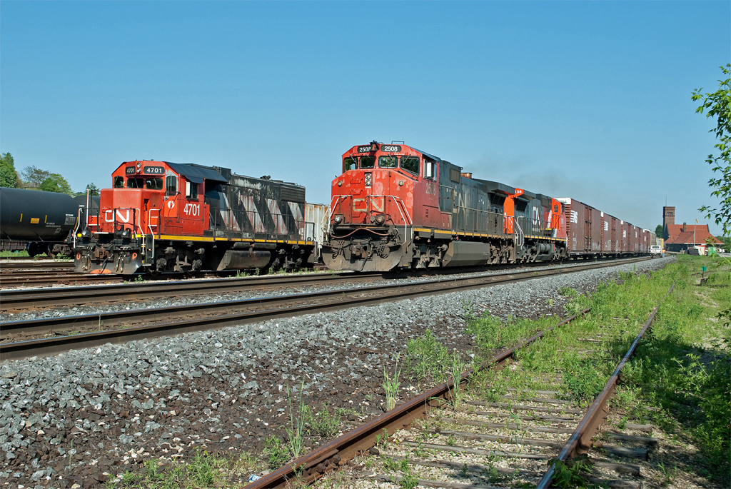 Railpictures.ca - Stefano Photo: CN 435- CN 2508+CN(EX BNSF) 2138 passes CN 4701 sitting at the ...