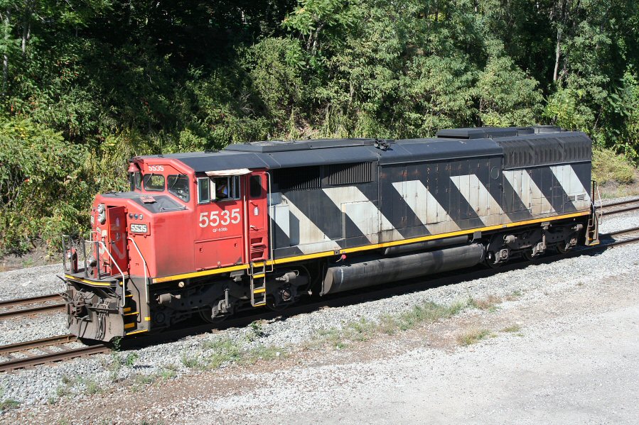 Railpictures.ca - Chris van der Heide Photo: CN 5535 off train 430 runs light power through ...