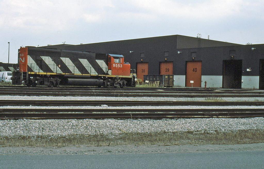 Railpictures.ca - pierre fournier Photo: CN 9553 idling behind Mac Yard diesel shop ...