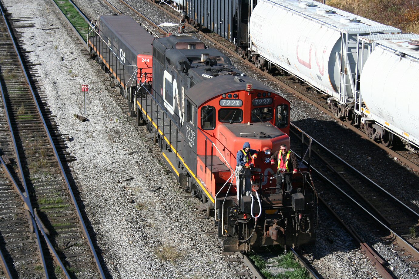 Railpictures.ca - Chris van der Heide Photo: A switch crew at Sarnia gets a momentary break from ...