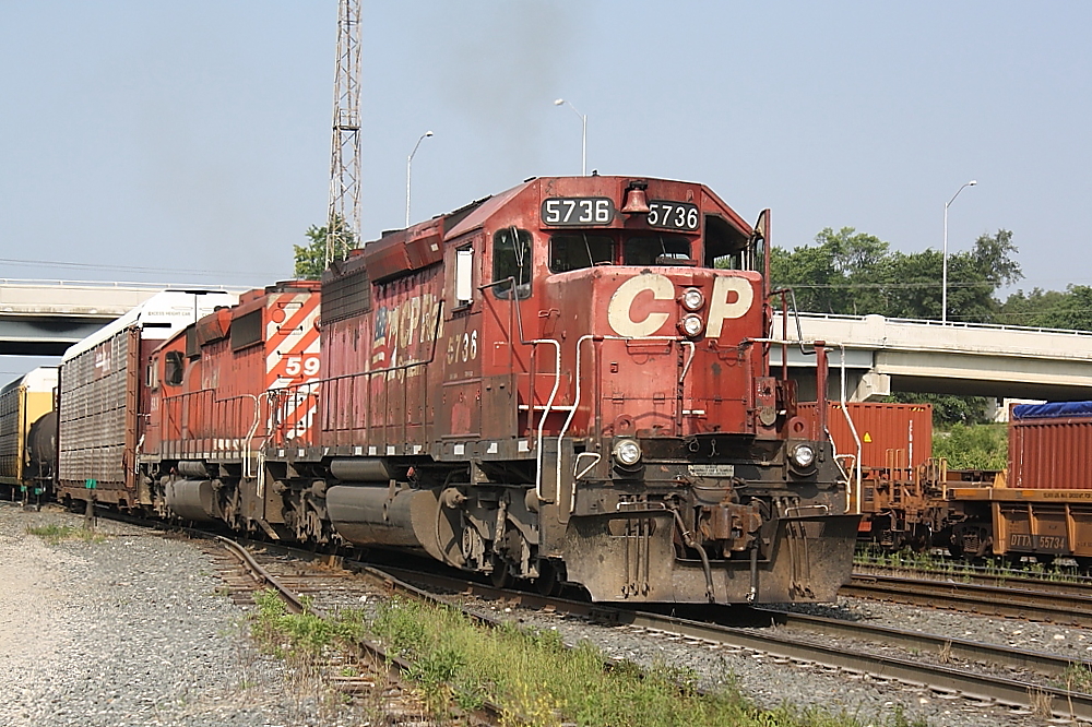 Railpictures.ca - Joseph Bishop Photo: CP 5736 Works the yard | Railpictures.ca – Canadian ...