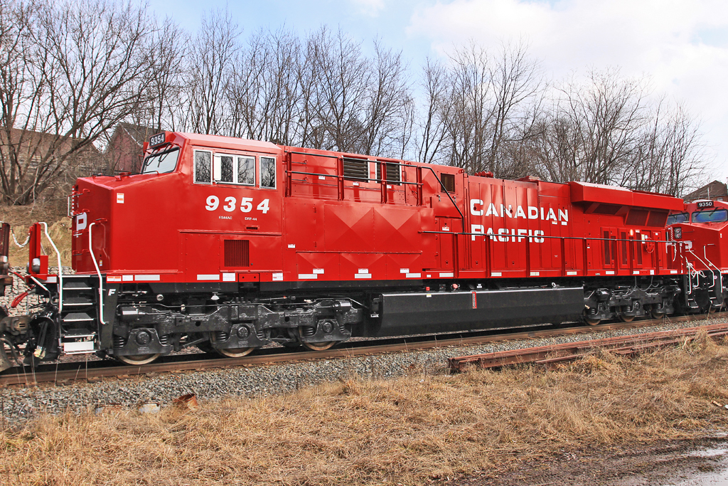 Railpictures.ca - Dan Tweedle Photo: The newest addition to the GEVO fleet is 9354 as seen here ...