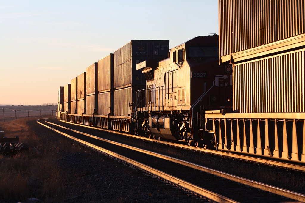 Railpictures.ca - CalMurray Photo: CP 8517 is the dpu on 113 as it heads west on the Swift ...