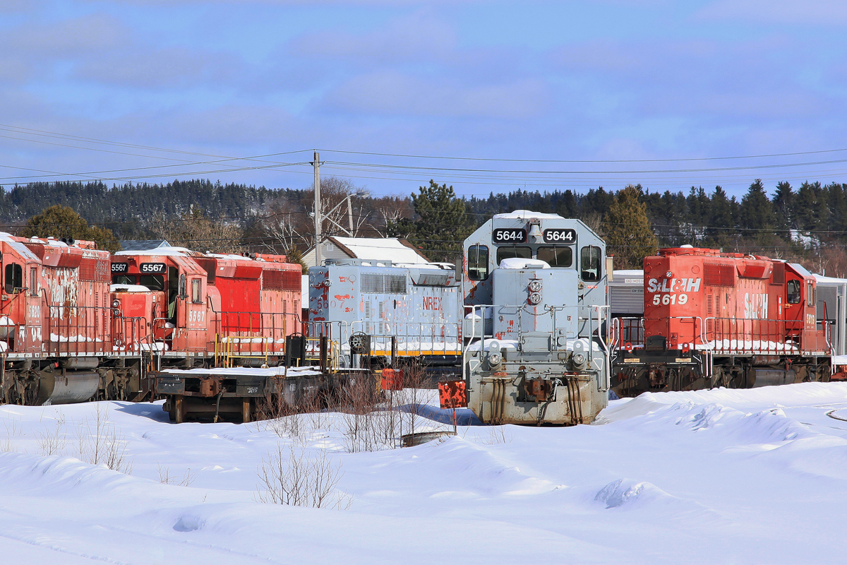 Railpictures.ca - Dan Tweedle Photo: NREX 5644 and other older model ex-Canadian Pacific SD40-2s ...