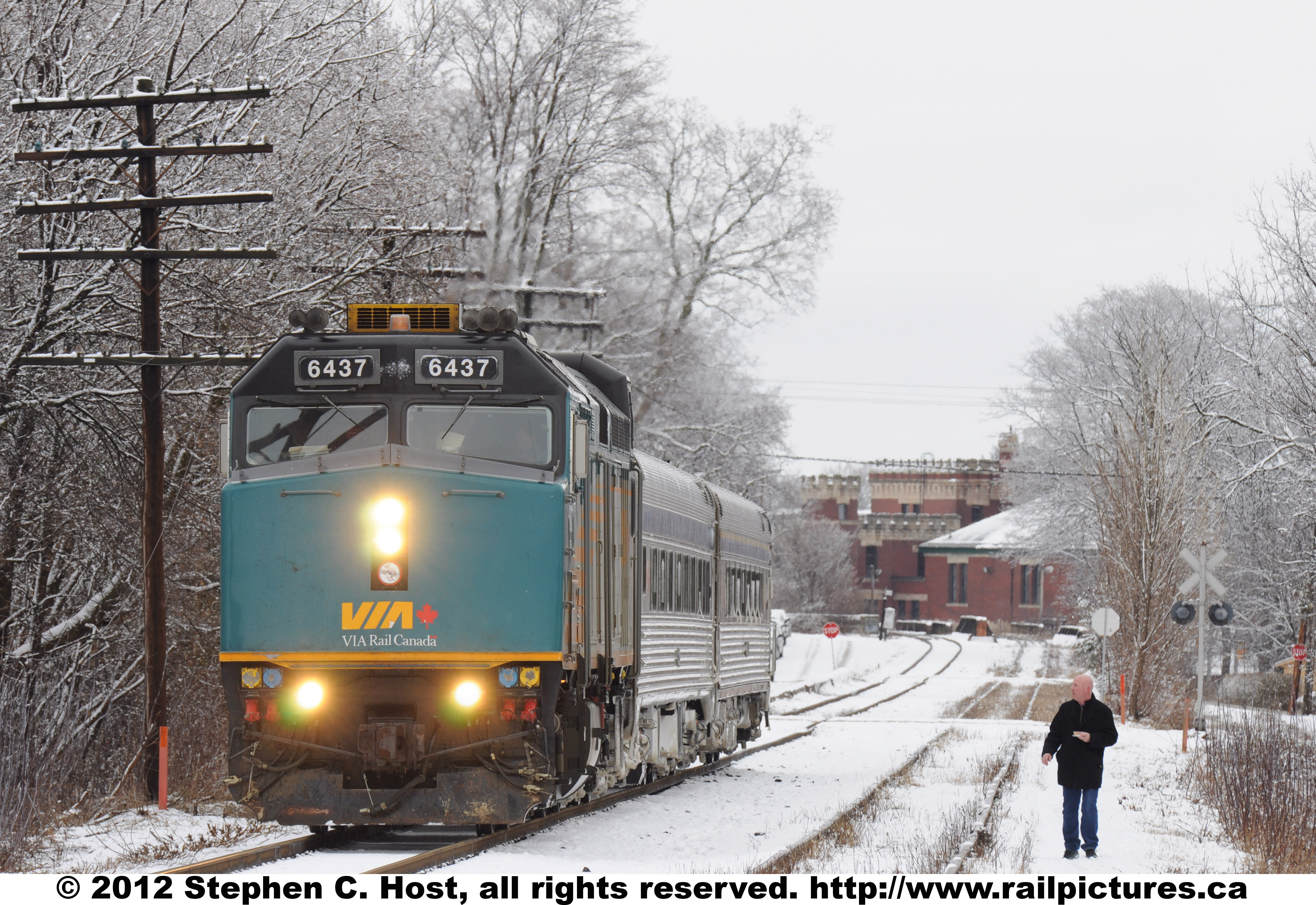 Railpictures.ca - Stephen C. Host Photo: Tresspassing: Watching the train, walking on railway ...