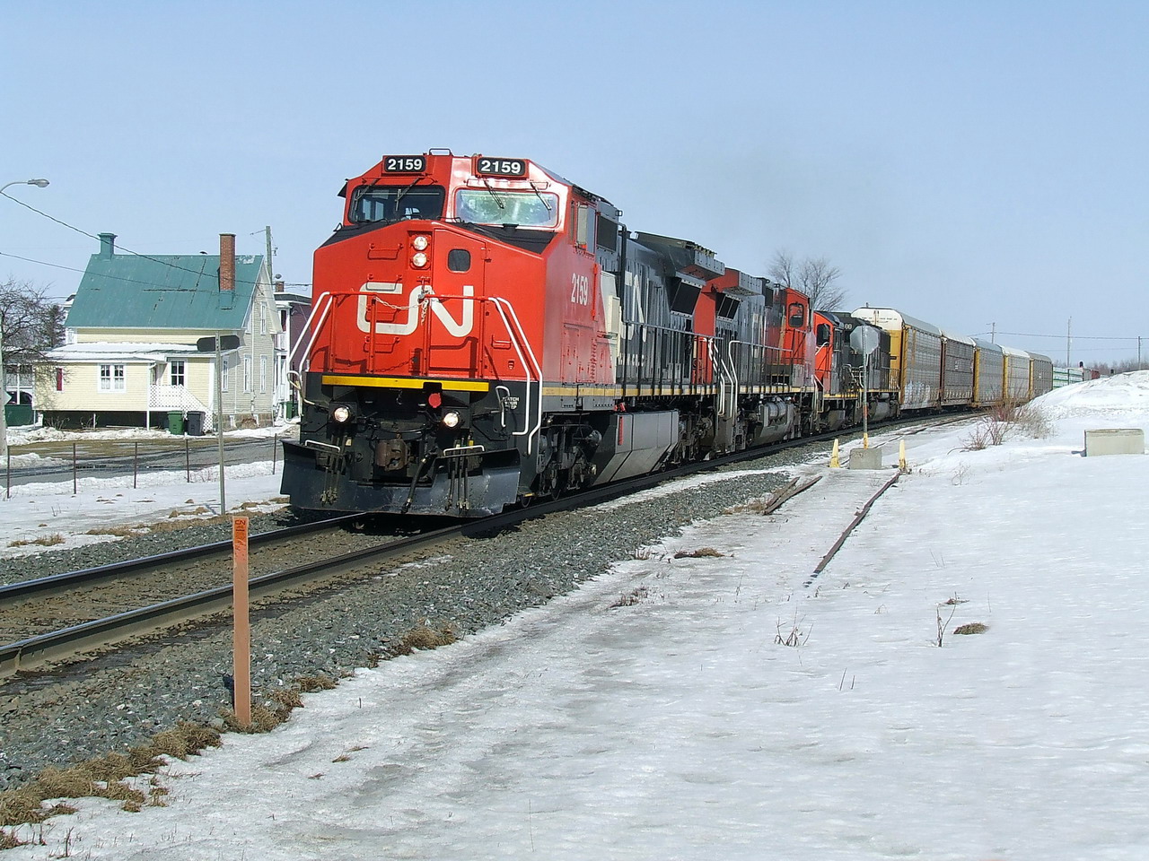 Railpictures.ca - pierrefournier Photo: CN 401 with 2159, (IC) 2712, 7208 and IC 1000 ...
