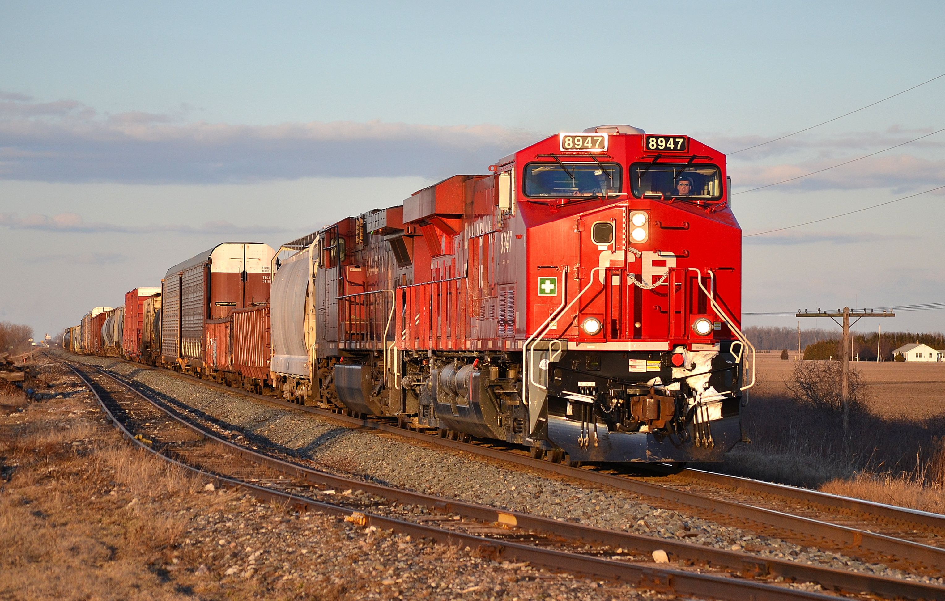 Railpictures.ca - Jay Butler Photo: CP 441 led by 8947 heads westbound past the setoff siding at ...