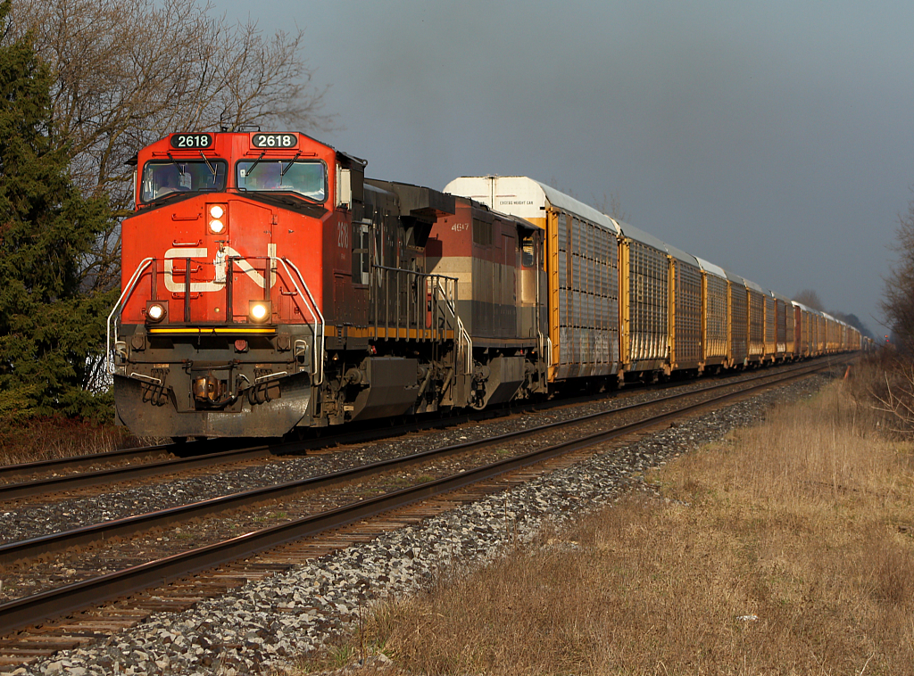 Railpictures.ca - RLHH3403 Photo: CN 399 with BCOL 4617 trailing passes through the town Lynden ...