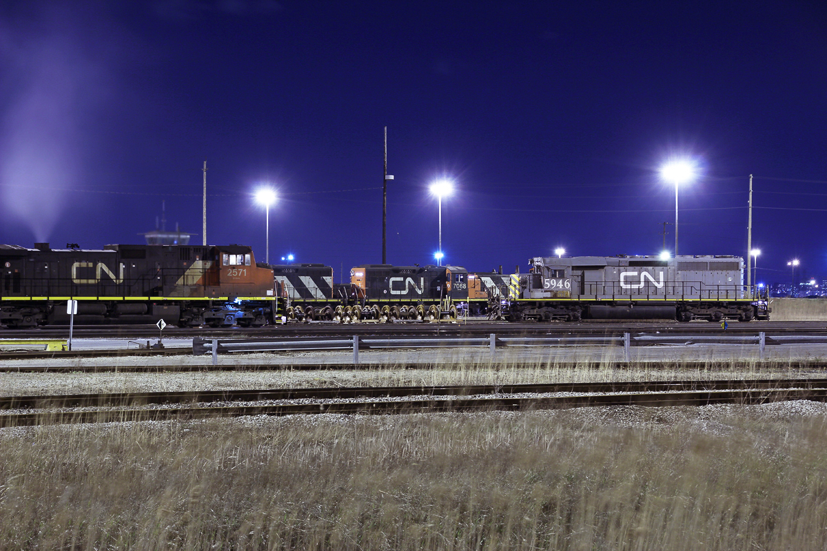 Railpictures.ca - Oscar Majcher Photo: Making a trip down to the engine shops of MacMillan Yard ...