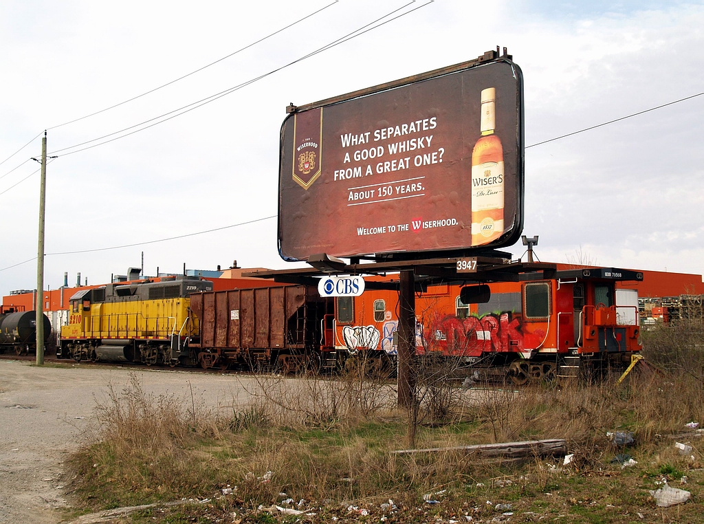 Railpictures.ca - Aleks Stefanovic Photo: It\’s Wisers time as LLPX 2210 has coupled up to a ...