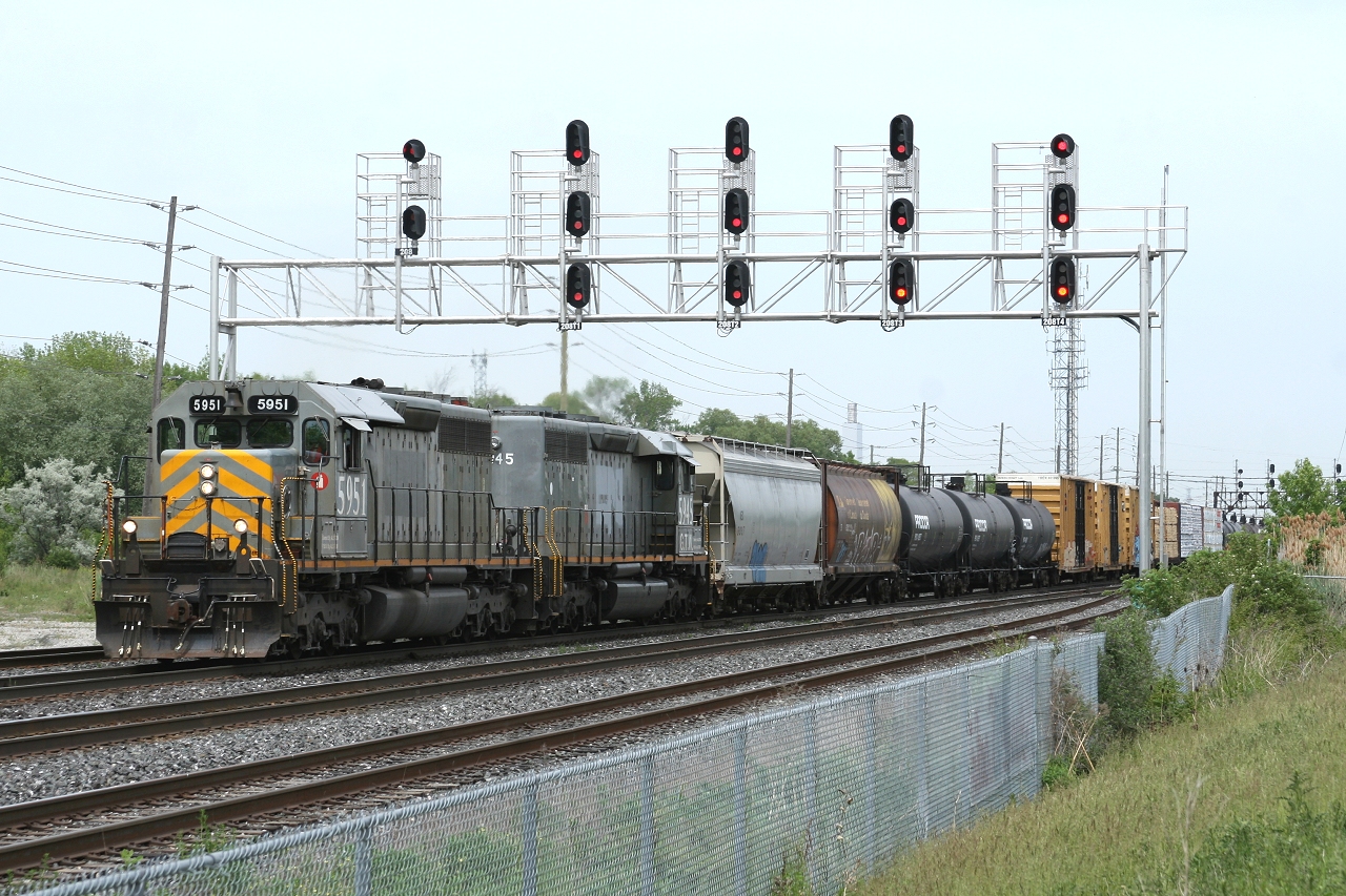 Railpictures.ca - Rob Eull Photo: CN 435 departs Oakville behind GTW 5951 and GTW 5945 ...