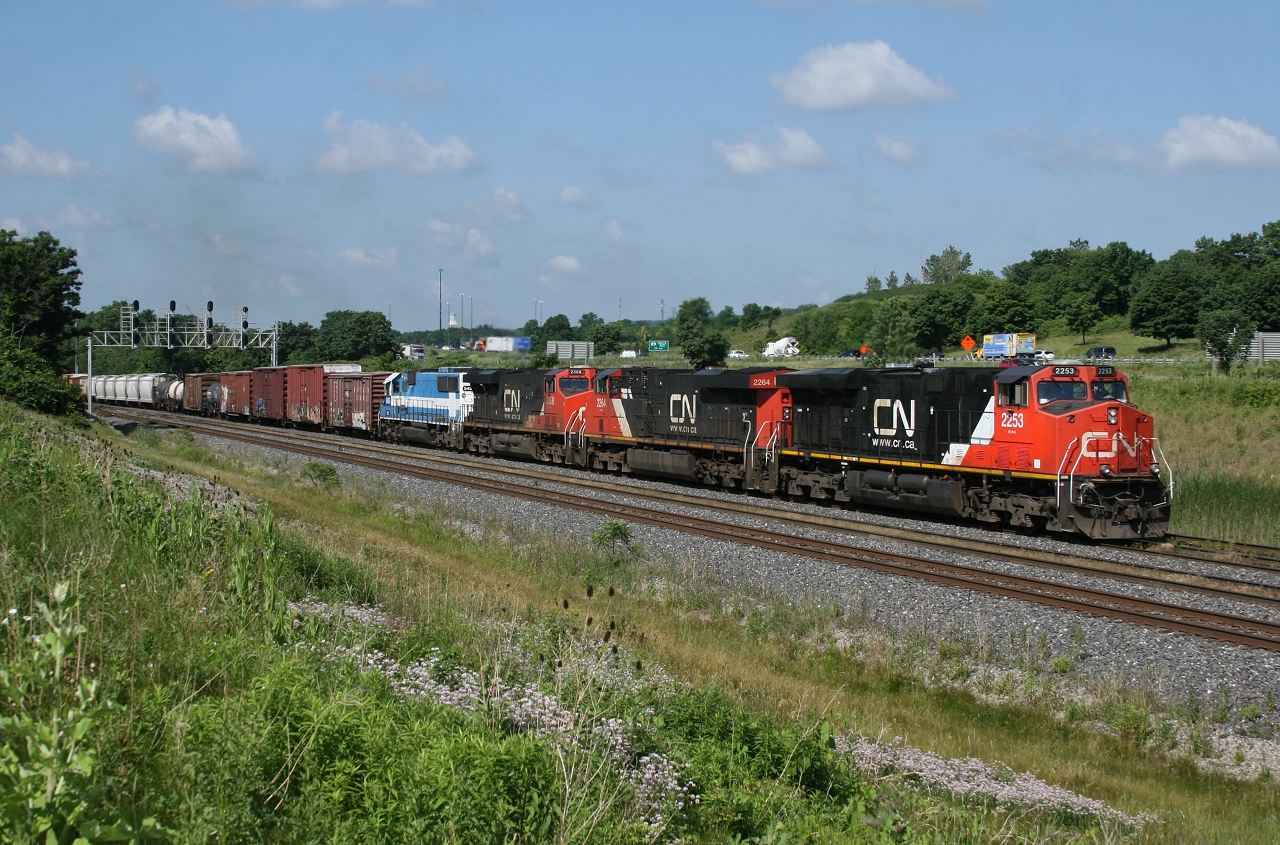 Railpictures.ca - Rob Eull Photo: CN 2253, CN 2264, CN 2308 and CN 5425 bring 148′s train ...