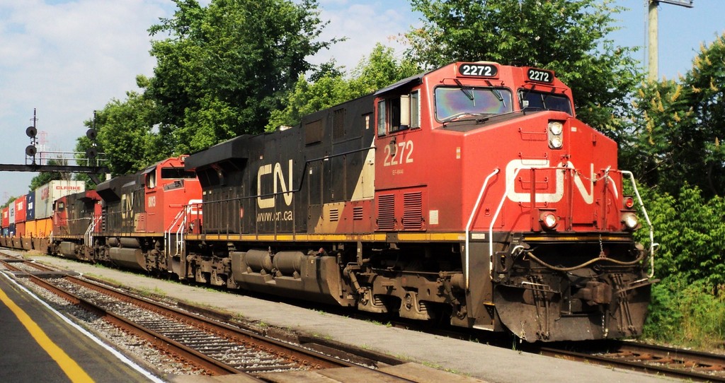 Railpictures.ca - Jean-Pierre Brossard Photo: CN-2272 ES-44-DC follow of CN-8013 SD-70 M2 and CN ...
