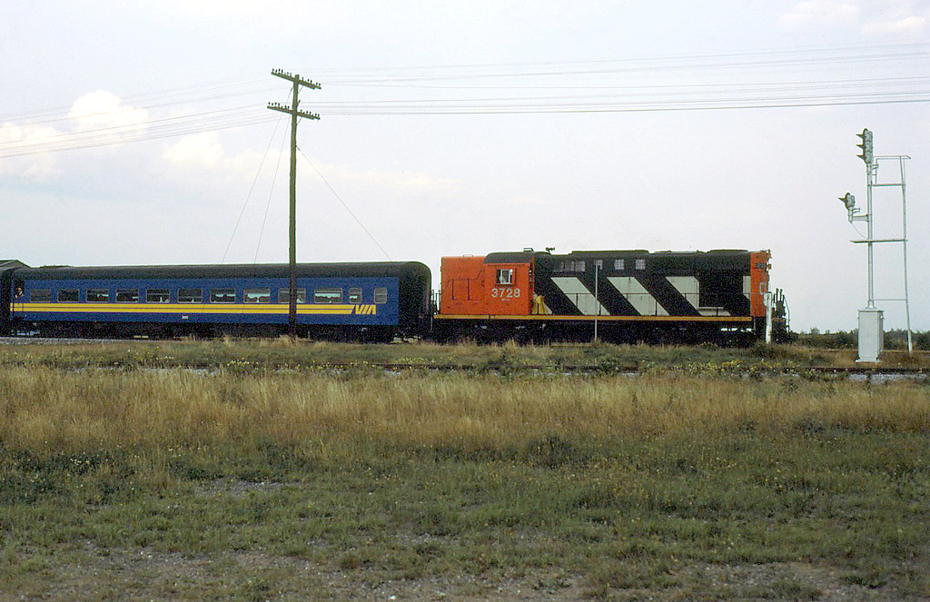 Railpictures.ca - Pierre Fournier Photo: VIA 27 with a loaned CN RS-18. | Railpictures.ca ...