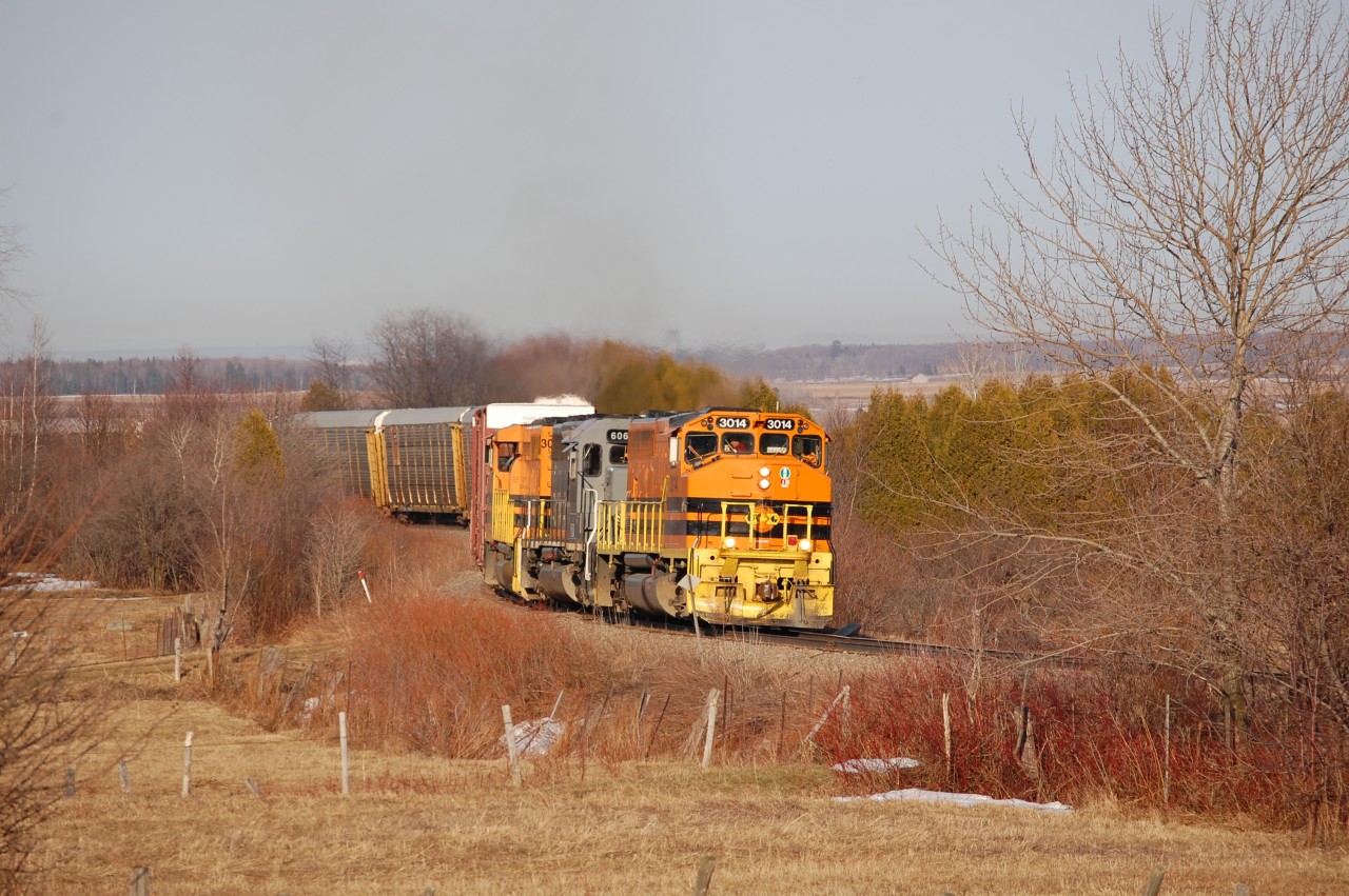 Railpictures.ca - Alexandre Boucher (Alex181) Photo: QGRY westbound train leading by a QGRY GP40 ...
