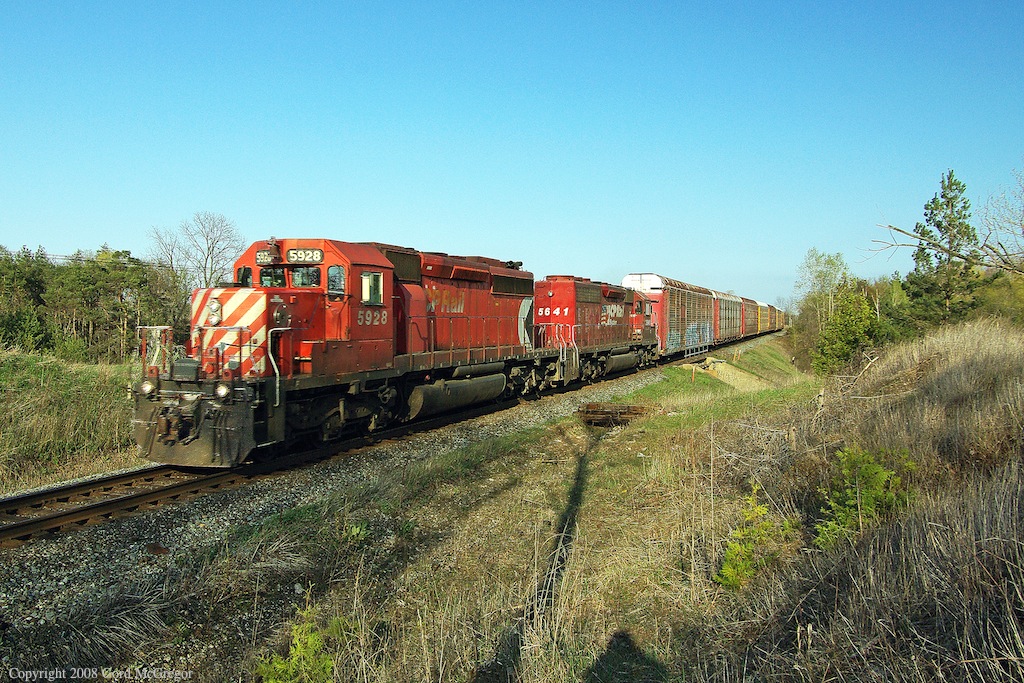 Railpictures.ca - Gord McGregor Photo: Bringing the autos from Oshawa 5928 crosses the York Sub ...