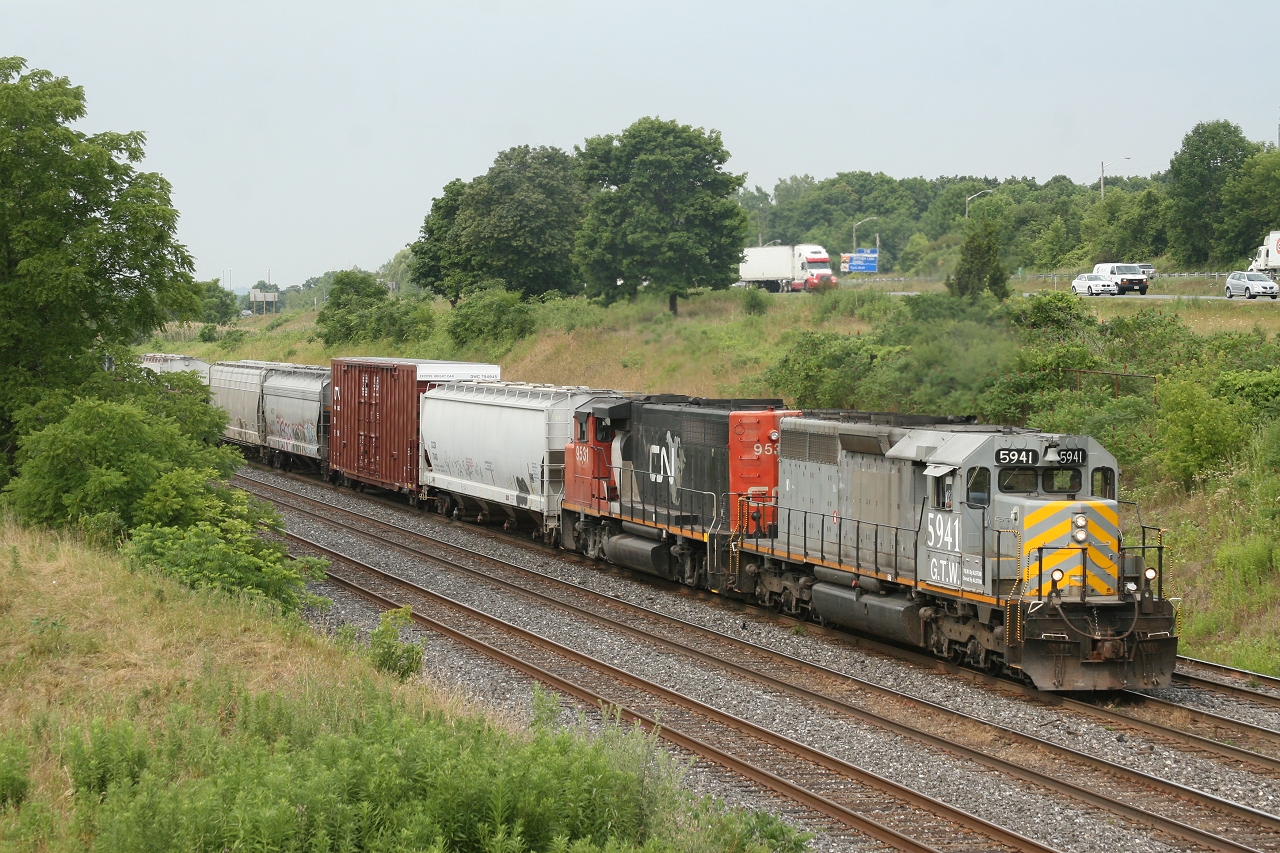 Railpictures.ca - Rob Eull Photo: Blast from the past; A rare lashup of GTW 5941 and CN 9531 ...