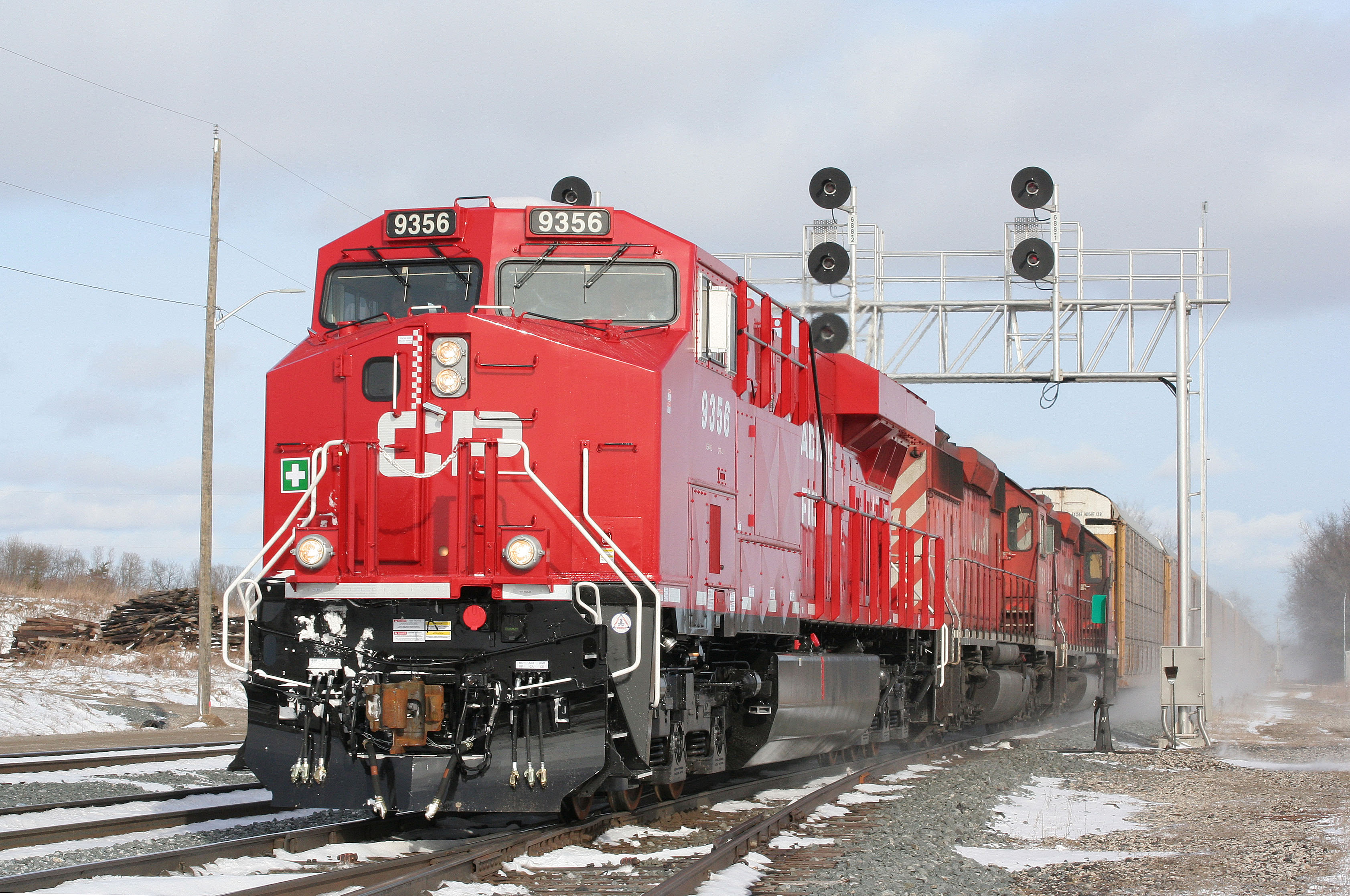 Railpictures.ca - Kevin Flood Photo: Screaming under the new signals at the east end of Begin ...