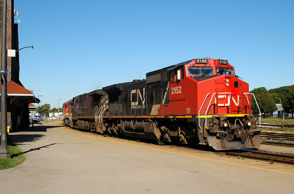 Railpictures.ca - James Gardiner Photo: 332 passing Brantford with CN 2152 – BCOL 4650 – BCOL ...