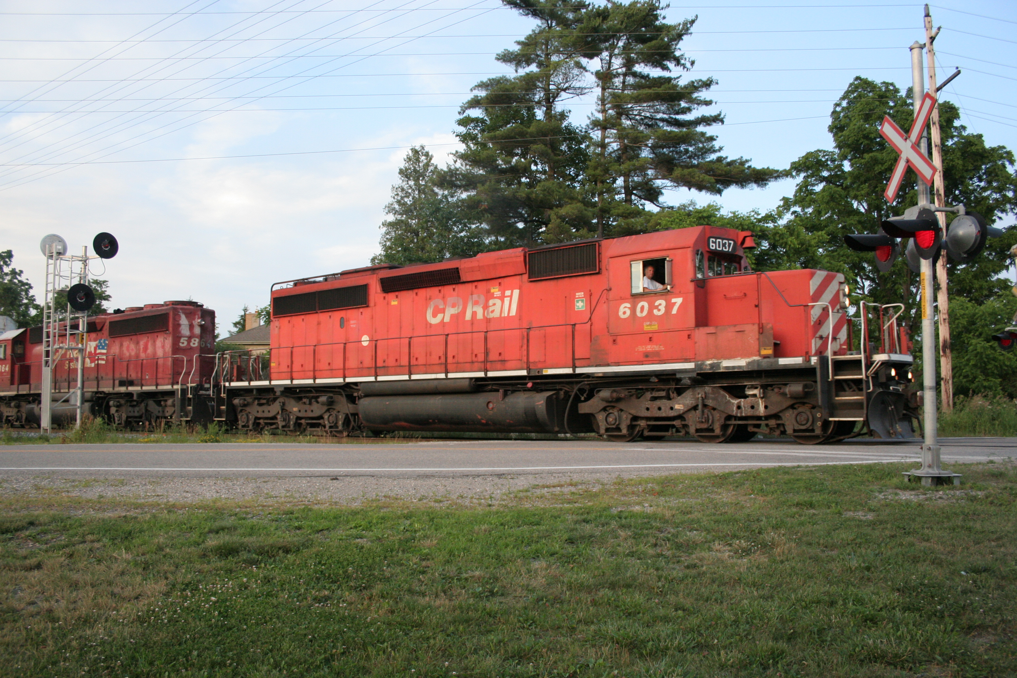 Railpictures.ca - Kevin Flood Photo: The westbound London pick-up rumbles across Oxford Road 3 ...