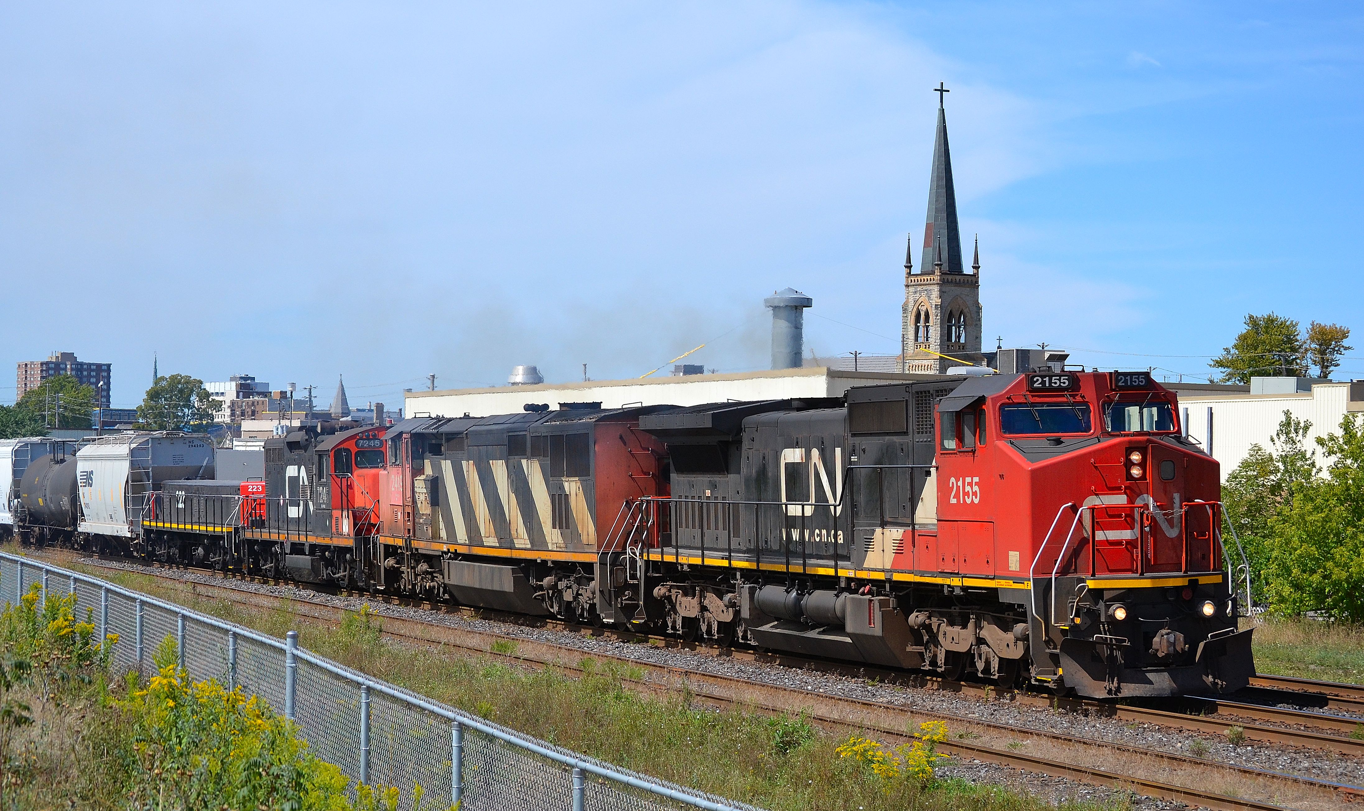 Railpictures.ca - Jay Butler Photo: CN 509 approaches the western end of the CN Yard in London ...