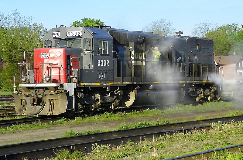 Railpictures.ca - bdouglas Photo: GEXR (SD45T-2)9392 xSP – ‘Spray & wash’ ( Actually seeking an ...