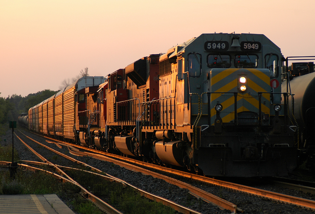 Railpictures.ca - James Gardiner Photo: 433 lead by GTW 5949 – CN 8933 – GTW 5854 – CN 2583 ...