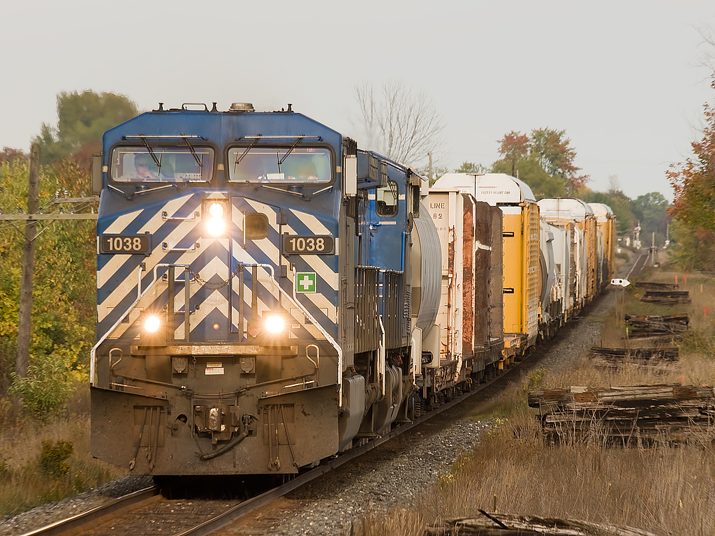 Railpictures.ca - Dave Brook Photo: Westbound with CEFX 1002 trailing. | Railpictures.ca ...