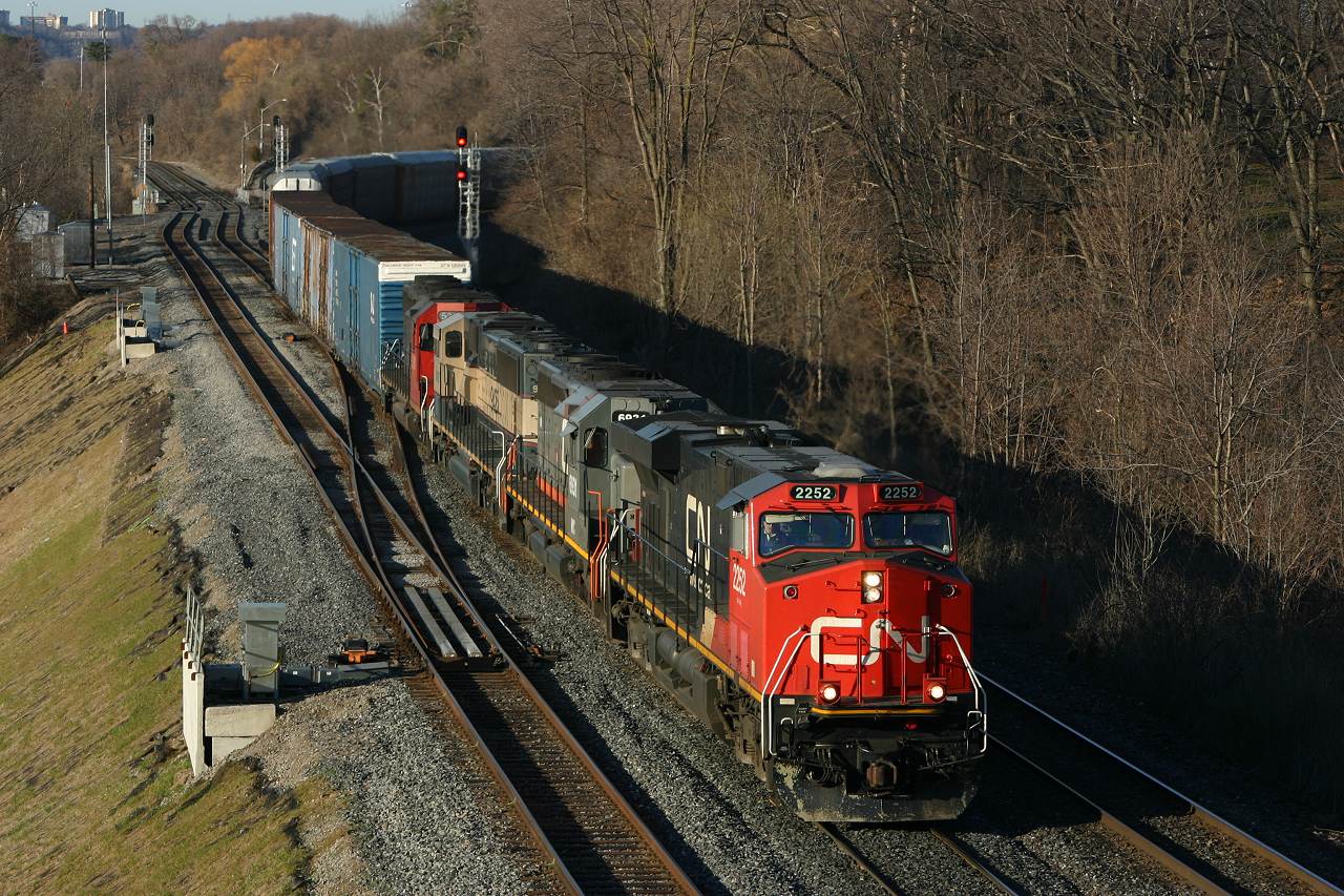 Railpictures.ca - Rob Eull Photo: CN 392 rolls off the Dundas Sub with CN 2252, WC 6931, BNSF ...