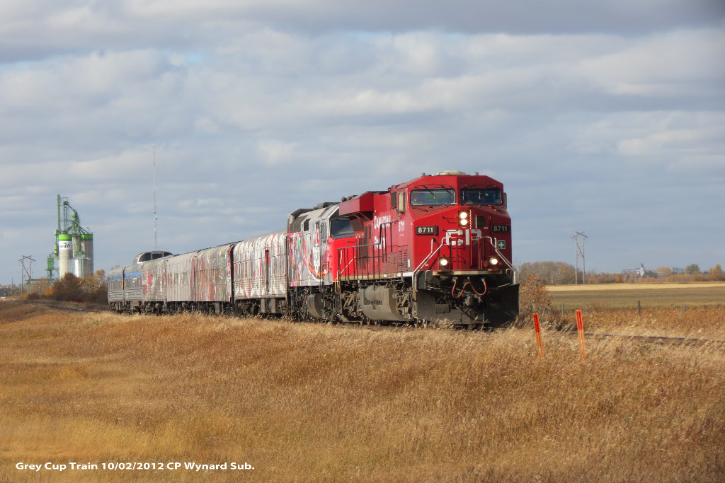 Railpictures.ca - Clayton Chaloner Photo: Grey Cup Train is moving East on the Wynard Sub. with ...