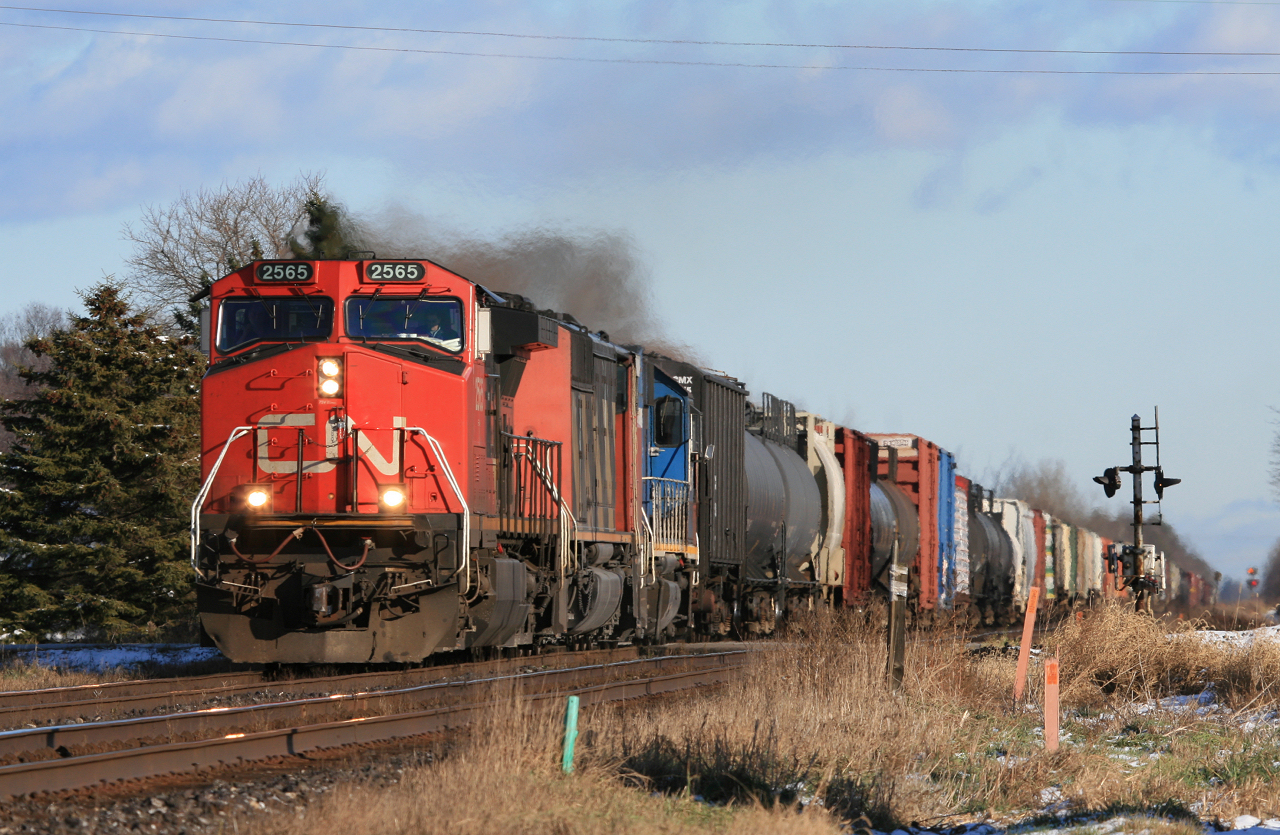 Railpictures.ca - Rob Eull Photo: CN 2565, CN 5511 and GTW 4907 motor through Lynden on CN 385 ...