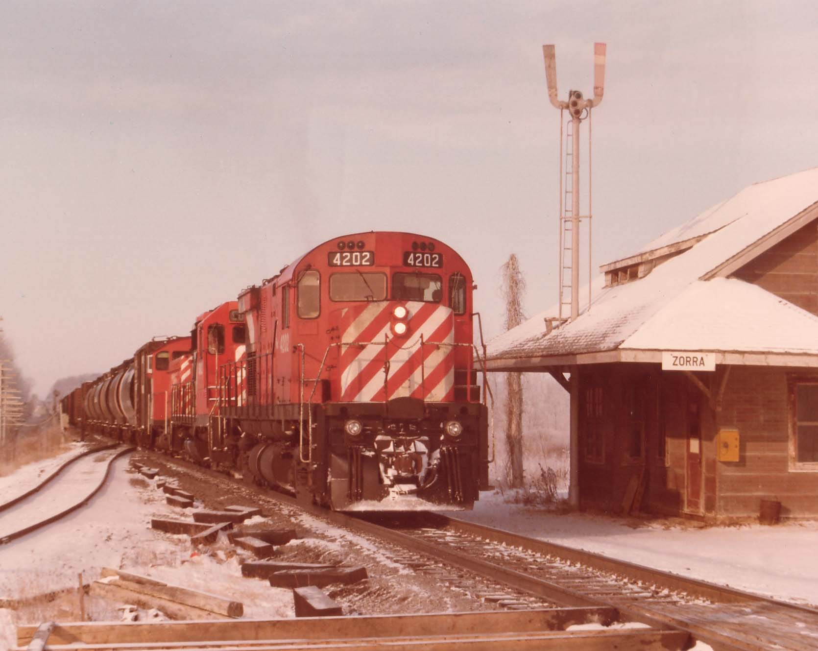 Railpictures.ca - A.W.Mooney Photo: On a day not quite spring, eastbound train #52, with CP 4202 ...
