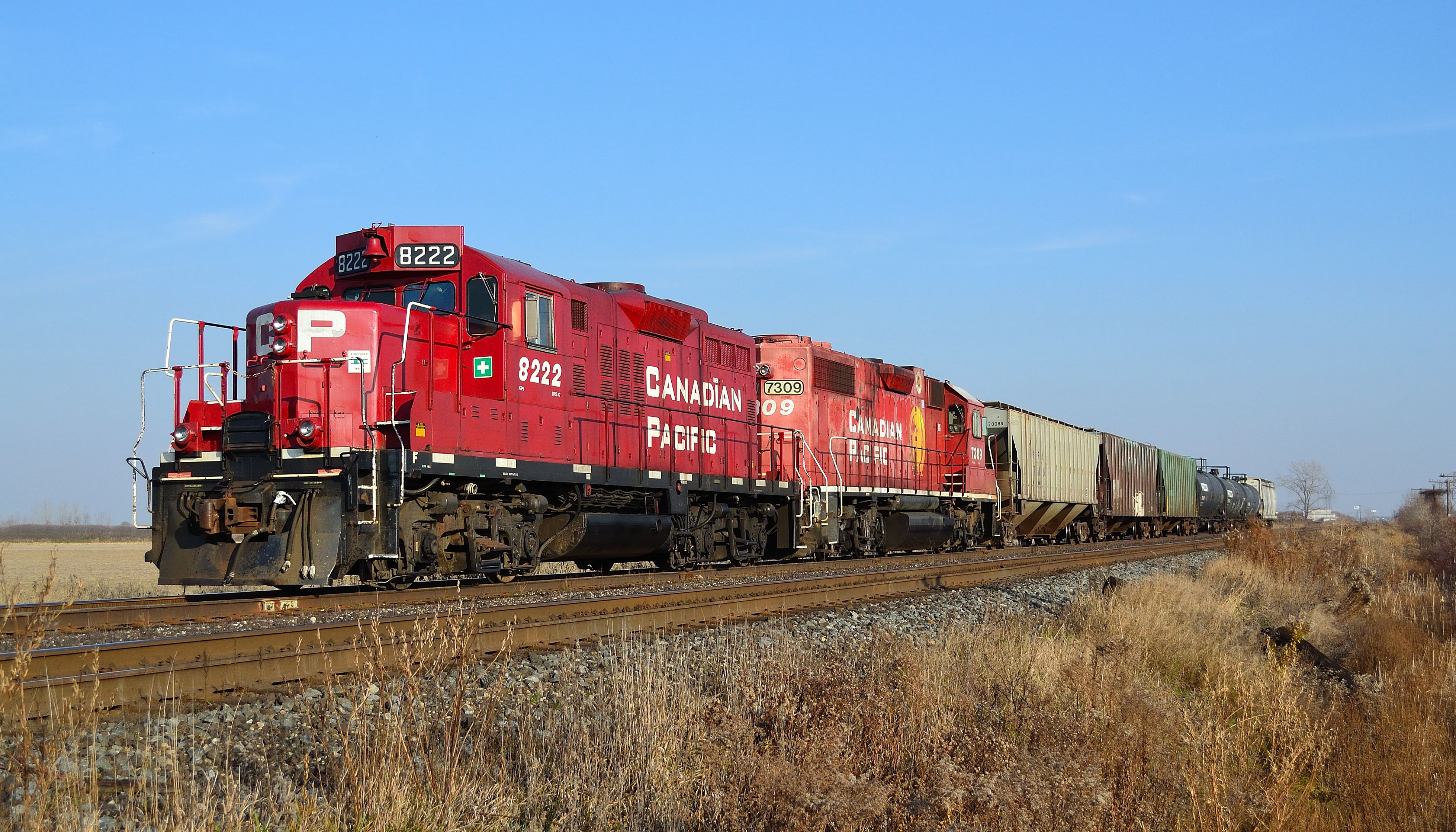 Railpictures.ca - Jay Butler Photo: CP T76 waits at the west end of the Tilbury siding for an ...