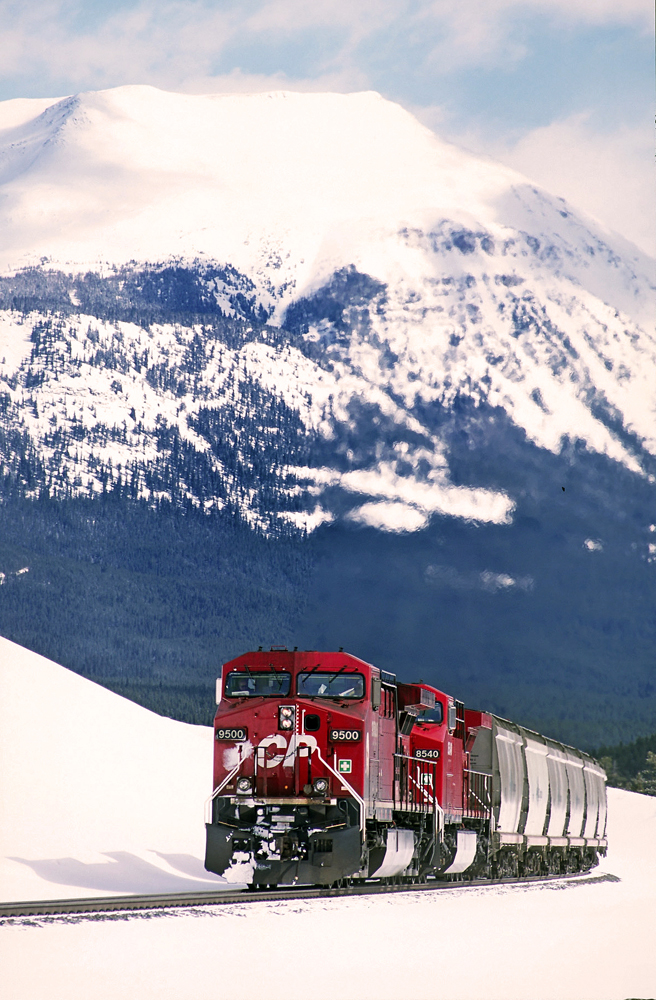 Railpictures.ca - Mike Raia Photo: CP 9500 grinds its way west out of Lake Louise ...