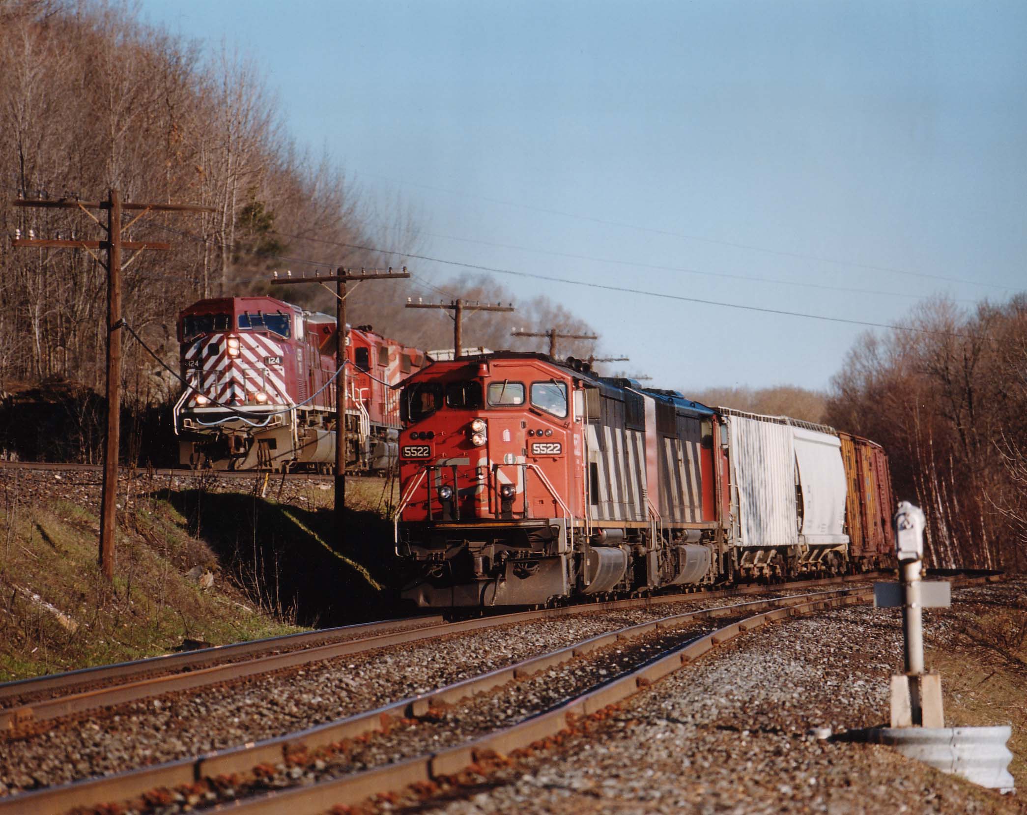 Railpictures.ca - A.W.Mooney Photo: Southbound CN 5522,5501 idles at Dock Siding as CEFX 124, CP ...