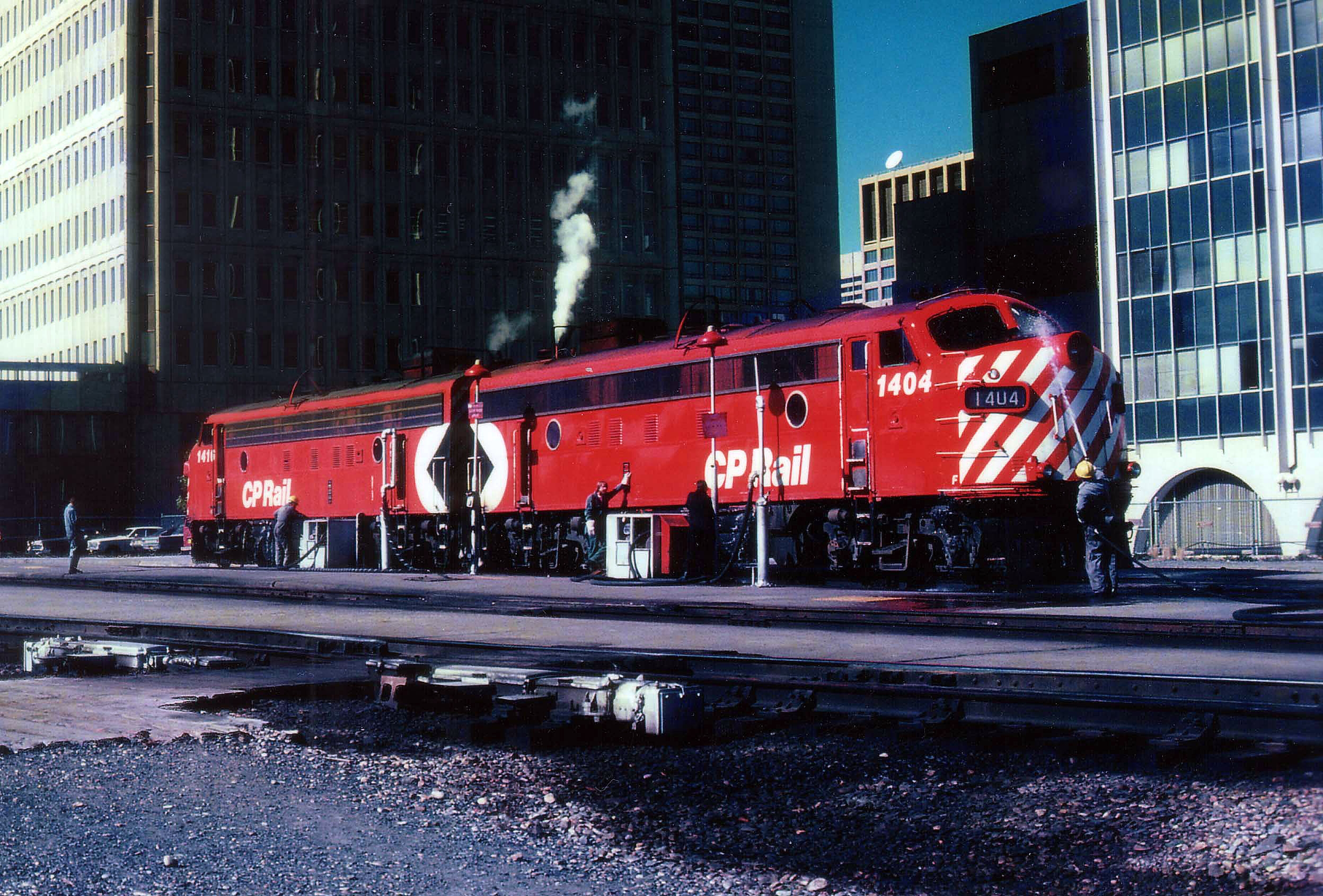 Railpictures.ca - A.W.Mooney Photo: The power off the Eastbound “Canadian”#2 gets a cleaning and ...
