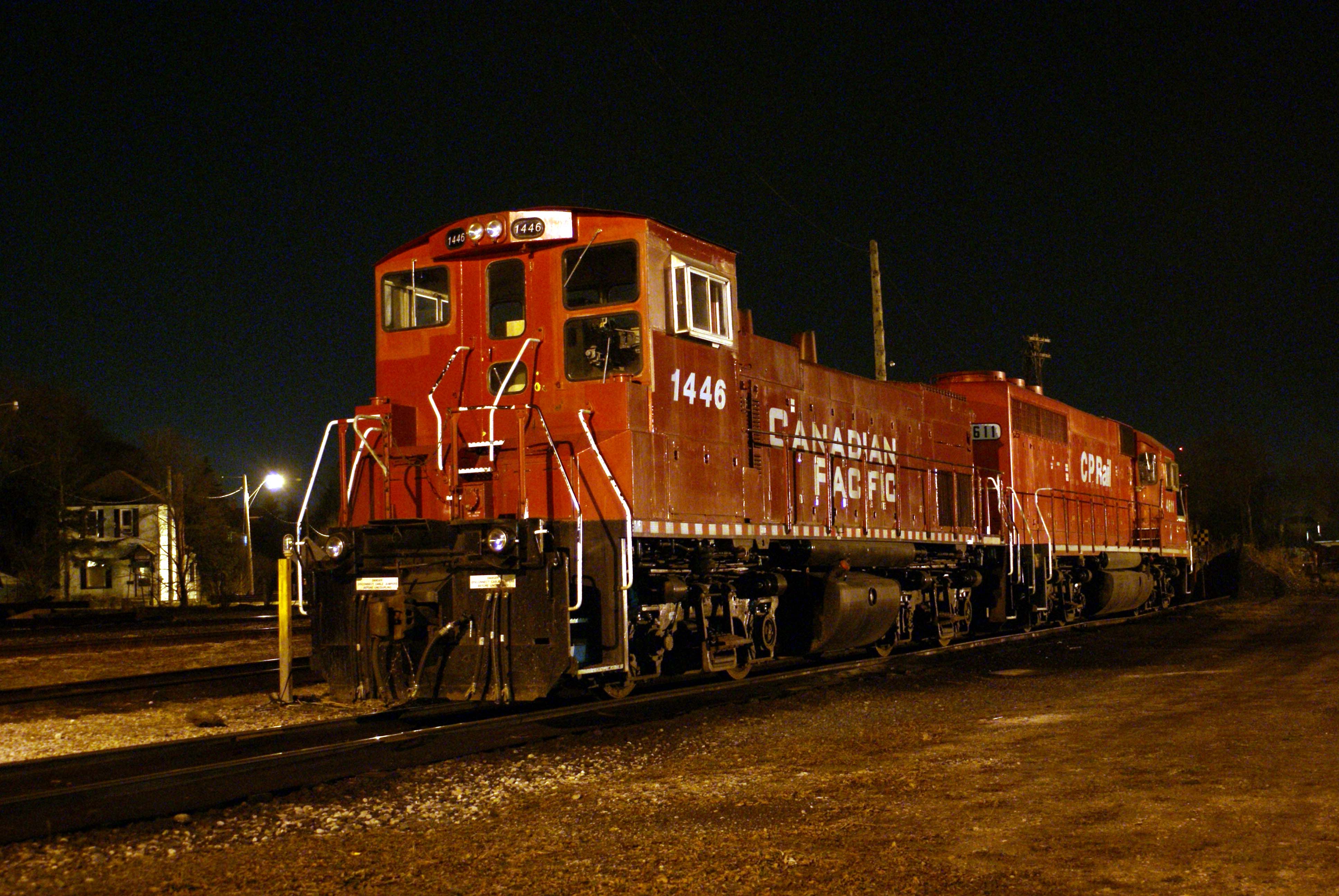 Railpictures.ca - Jon Pindar Photo: CP MP15 1446 and GP40 4611 sit on the engine track waiting ...