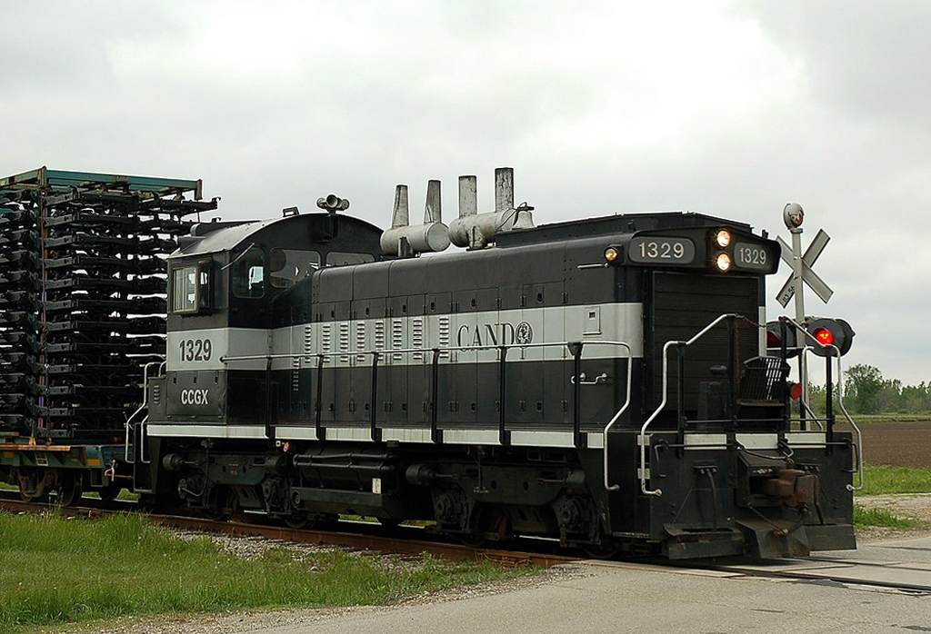 Railpictures.ca - James Gardiner Photo: Former CN 1329 switching frame cars at Magna ...