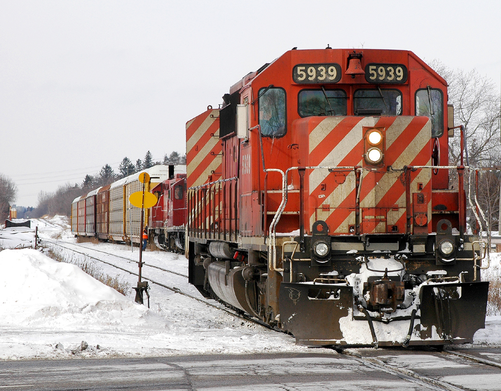 Railpictures.ca - James Gardiner Photo: 440 lifting six autoracks from the Waterloo Sub with CP ...