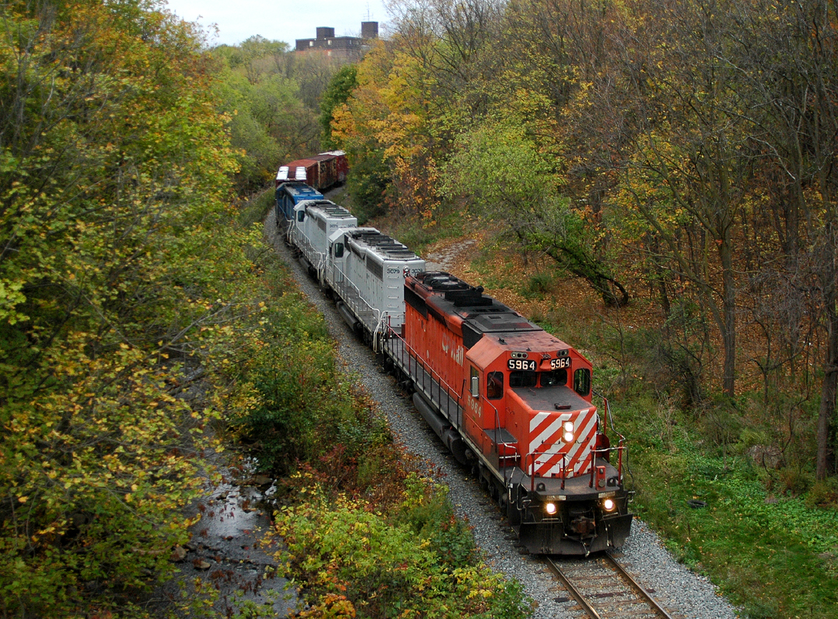 Railpictures.ca - James Gardiner Photo: CP 5964 – CITX 3079 – CITX 3071 – CEFX 3120 lead a ...