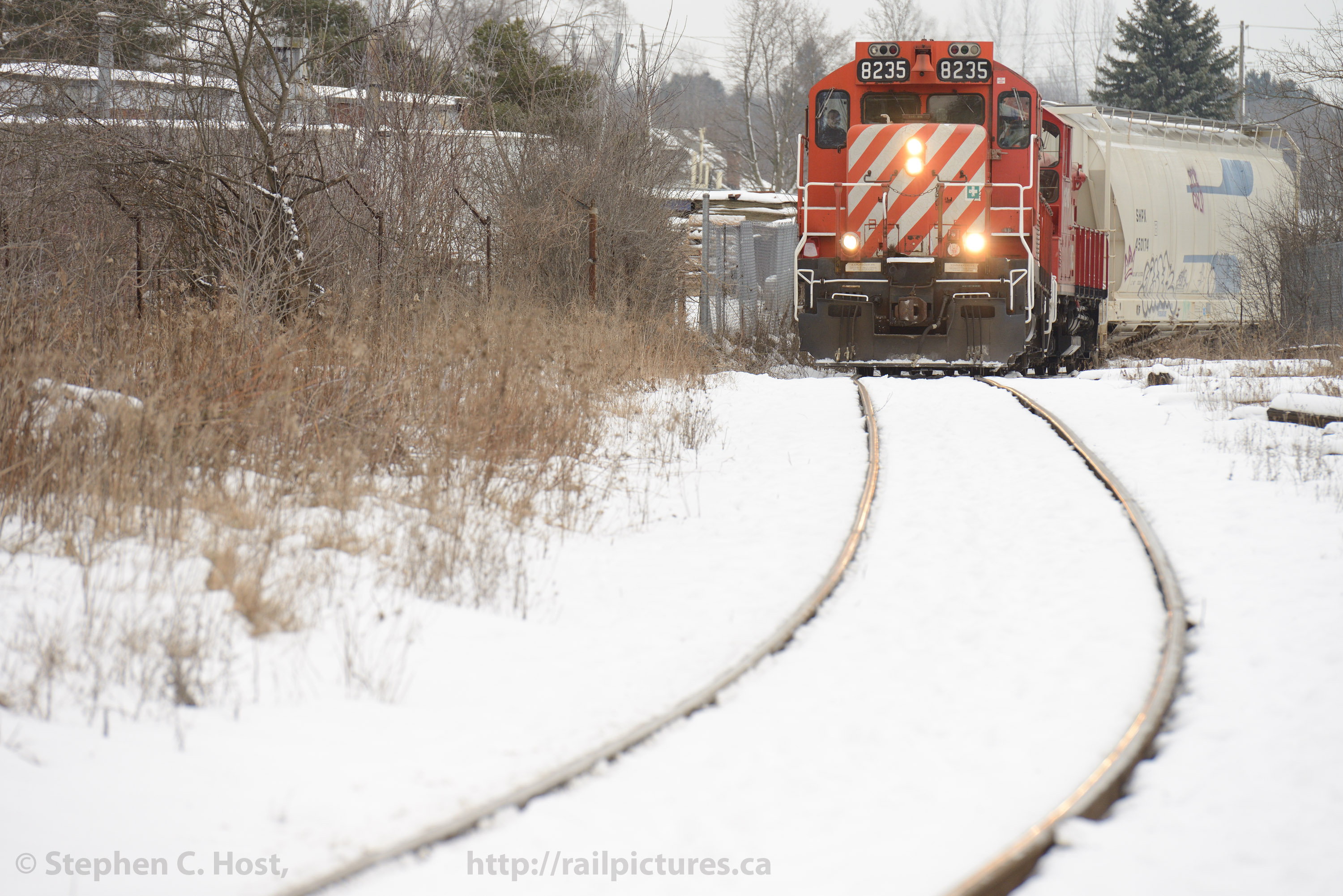 Railpictures.ca - Stephen C. Host Photo: Fibreglass: With headlight beams dancing off the ...