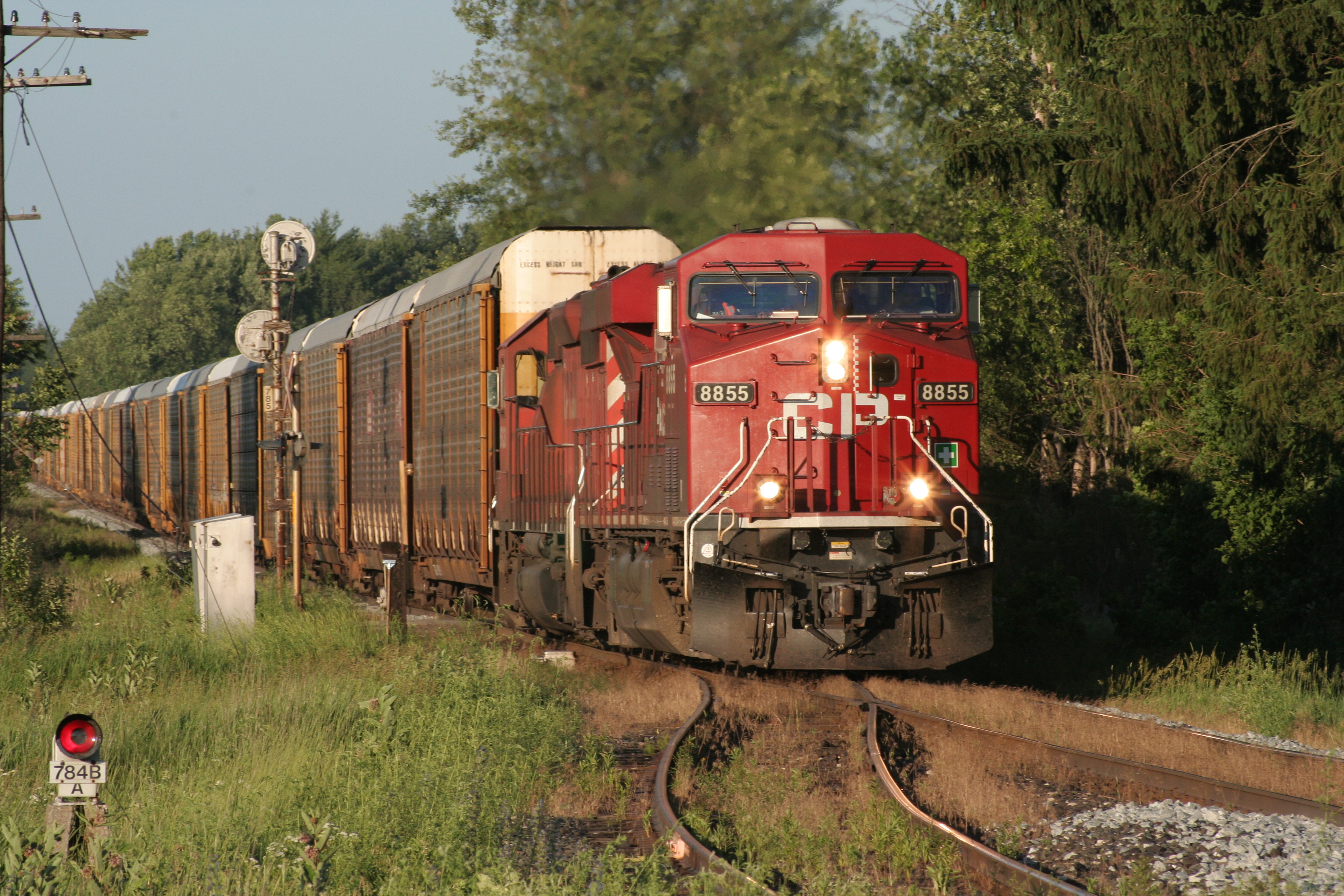 Railpictures.ca - Kevin Flood Photo: CP 8855 West heads into the setting sun on this picture ...