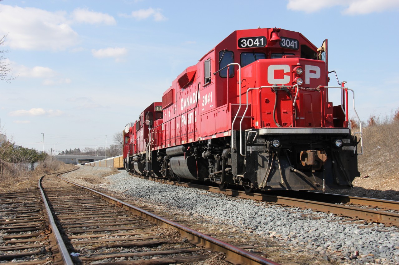 Railpictures.ca - Kevin Flood Photo: The Wolverton Turn with CP 3041, 3032 and 3038 waits for ...