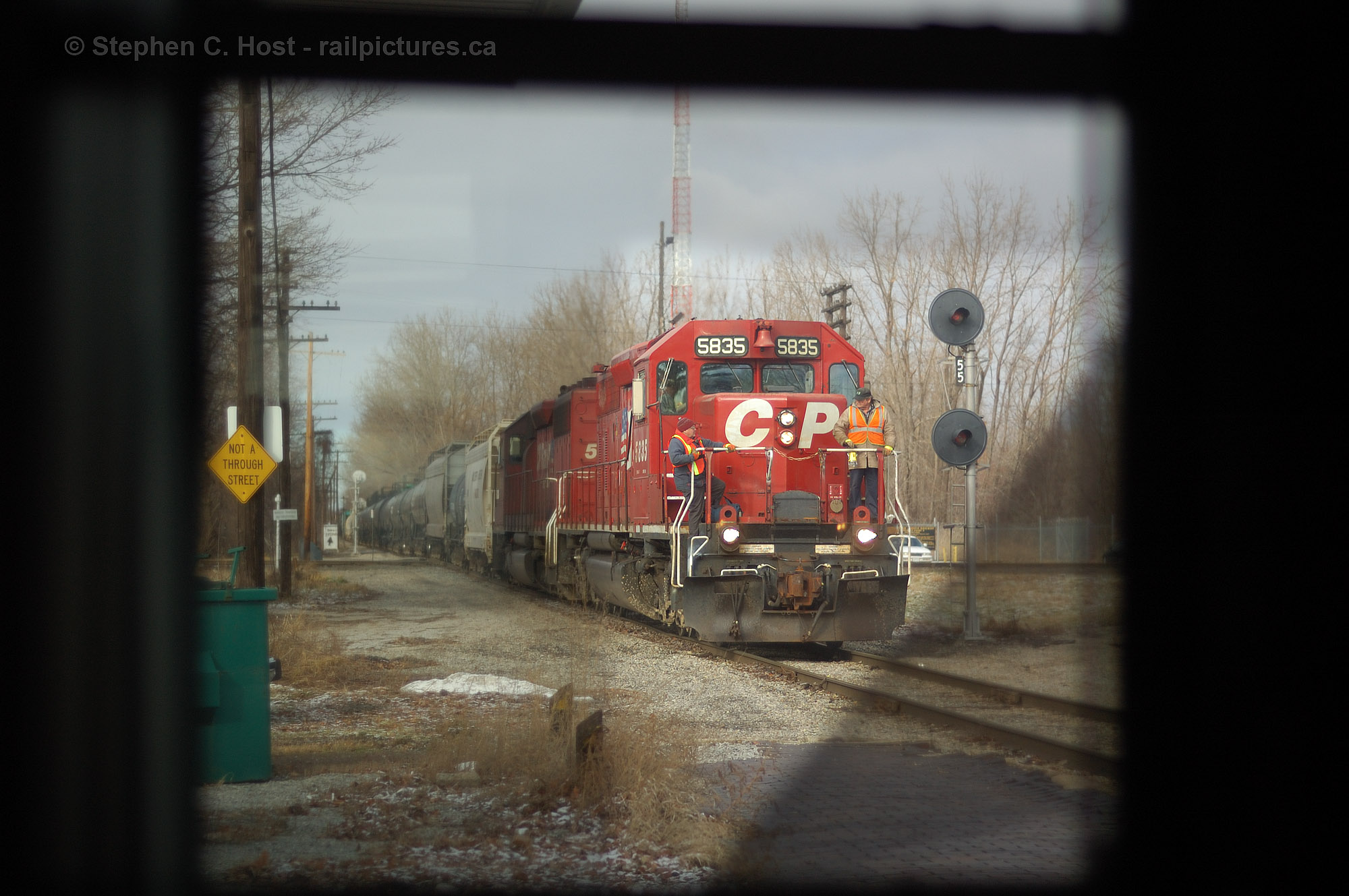 Railpictures.ca - Stephen C. Host Photo: The Conductor and Brakeman are seen Through the ...