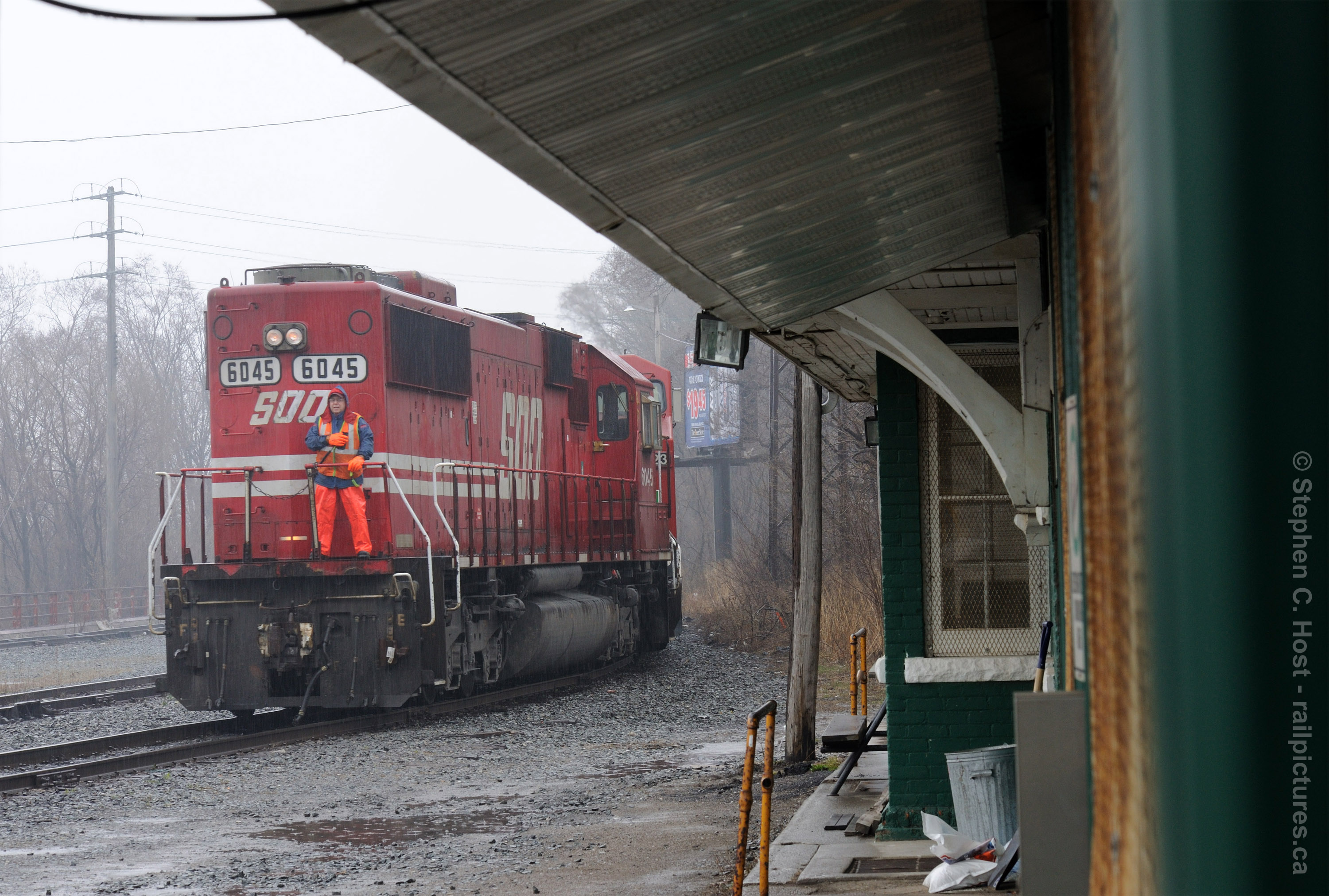 Railpictures.ca - Stephen C. Host Photo: It’s a cold, damp spring afternoon, the conductor of ...