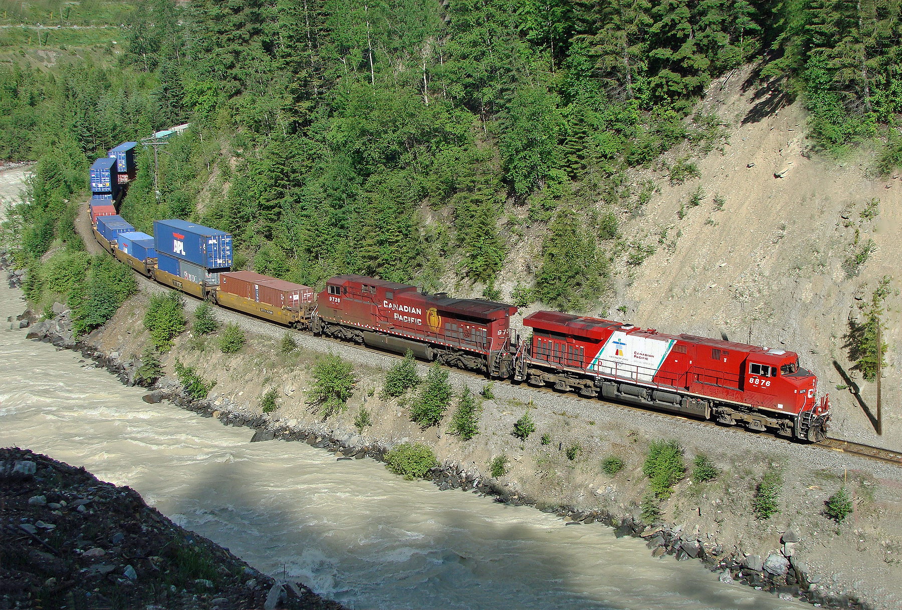 Railpictures.ca - colin arnot Photo: Another view of ES44AC CP 8876 in Vancouver Olympics livery ...