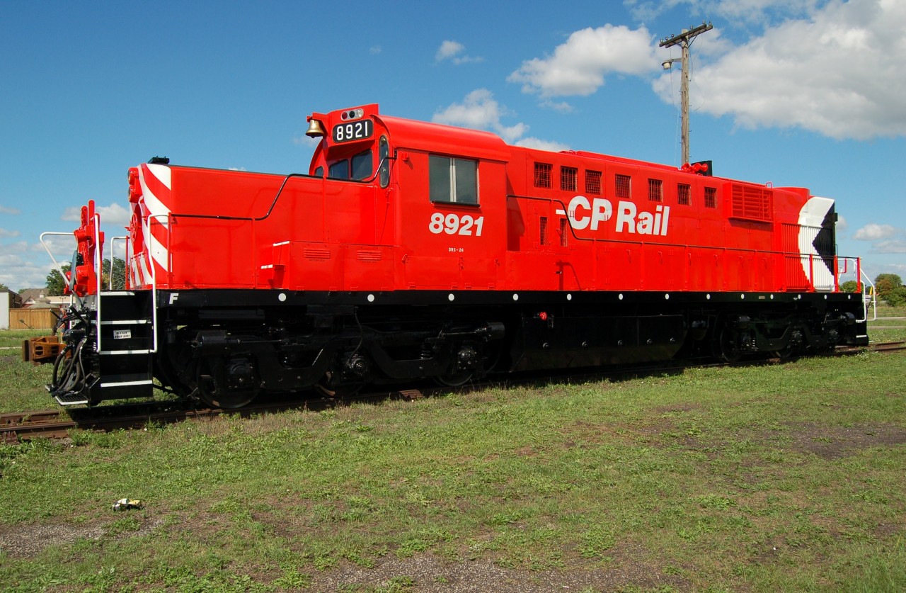 Railpictures.ca - Shaun Hinz Photo: CP 8921 on display after a fresh repaint by the Elgin ...