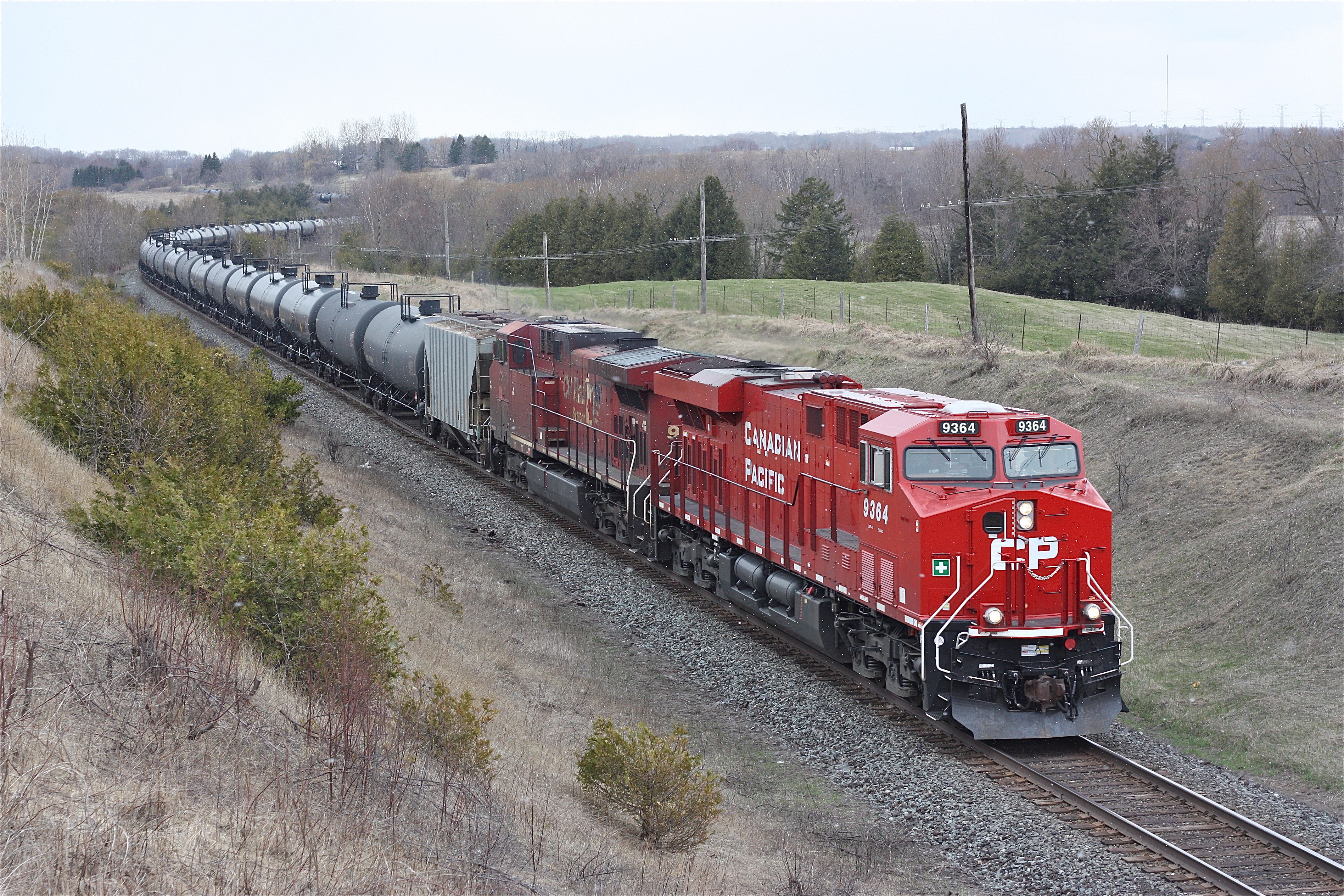 Railpictures.ca - Marcus W. Stevens Photo: CP oil train #608 rolls through the “S” curve east of ...